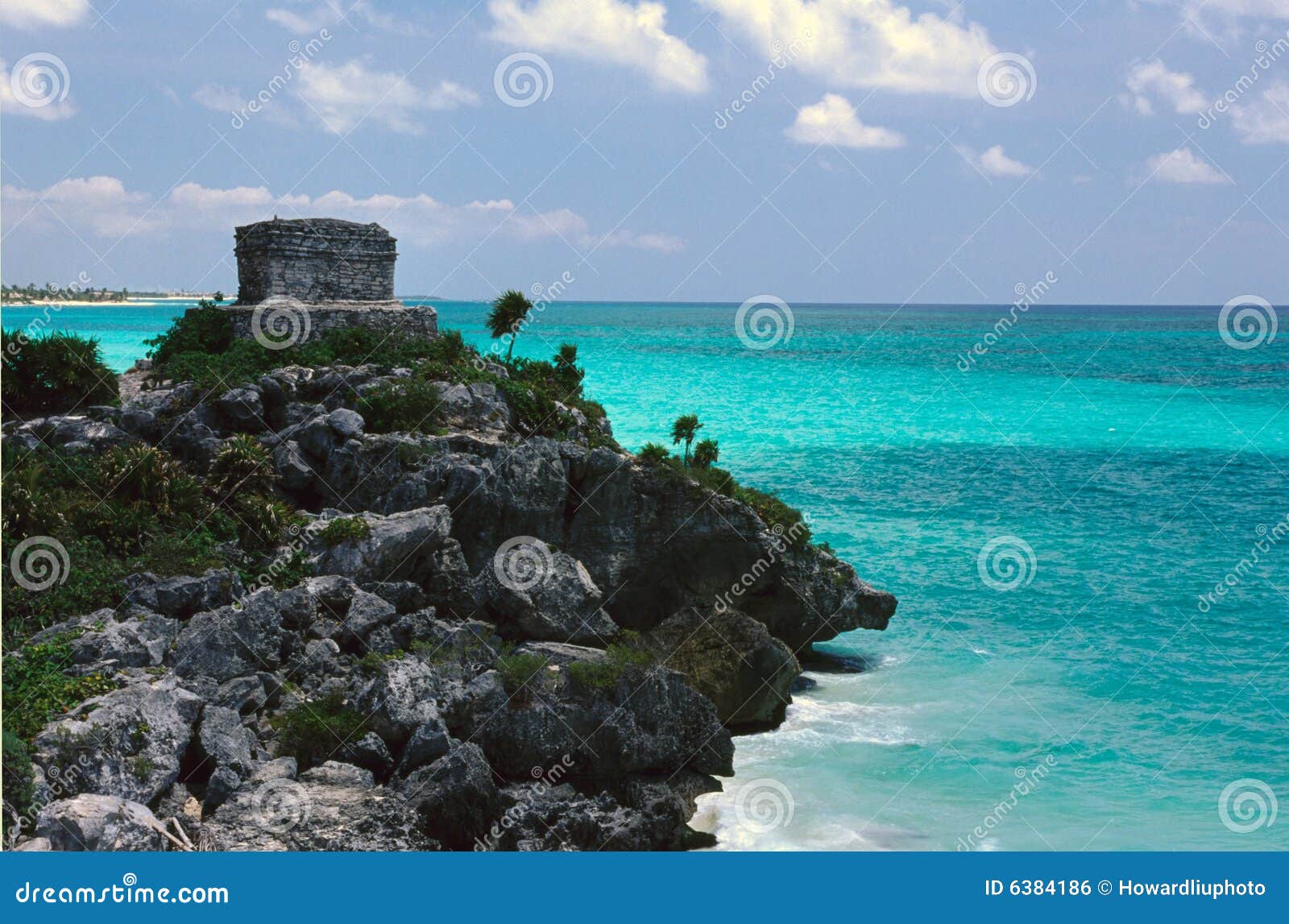Ruina maya cerca de Tulum foto de archivo. Imagen de yucatan - 6384186