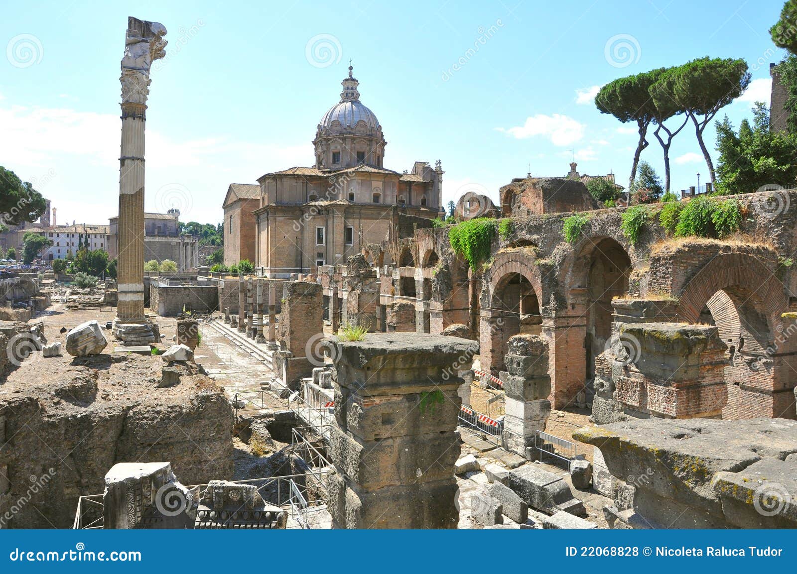 Ruinas Antiguas En Roma, Italia Fotos de archivo libres de regalías ...