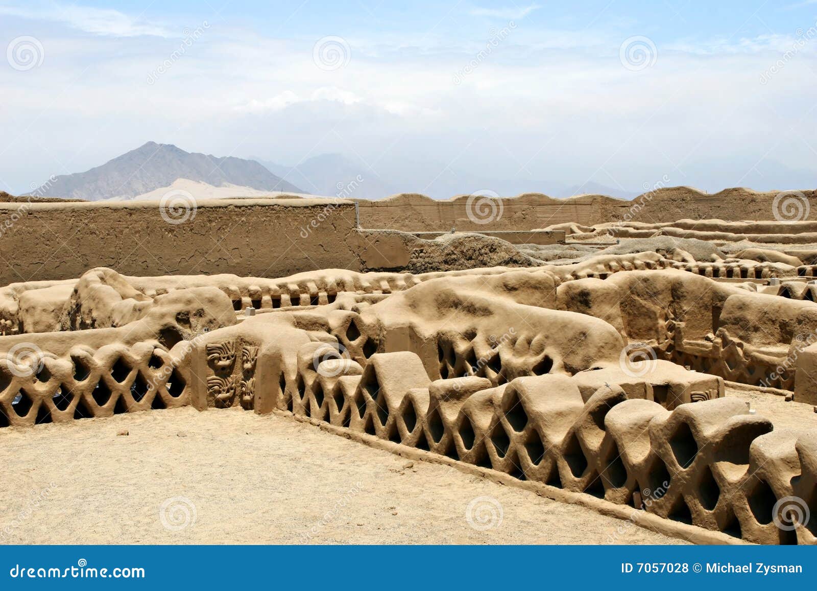 Ruinas de Chan Chan foto de archivo. Imagen de trujillo - 7057028