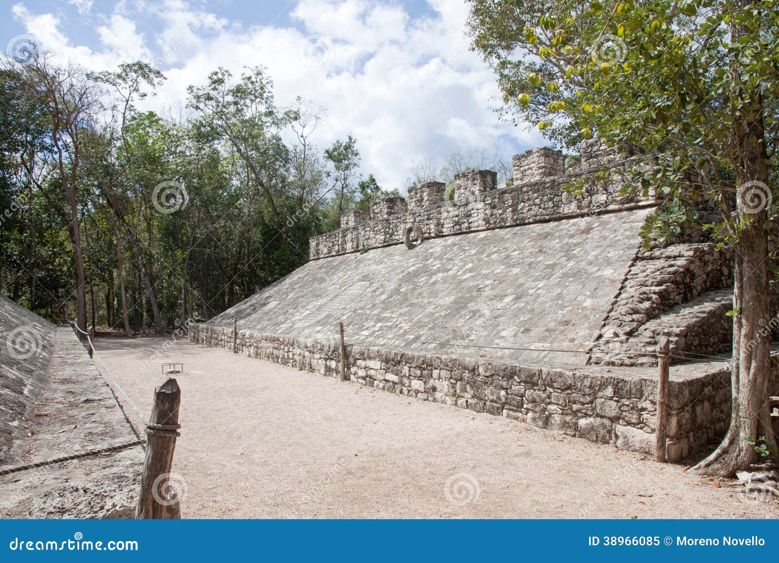 Ruinas de Coba, México imagen de archivo. Imagen de religioso - 38966085