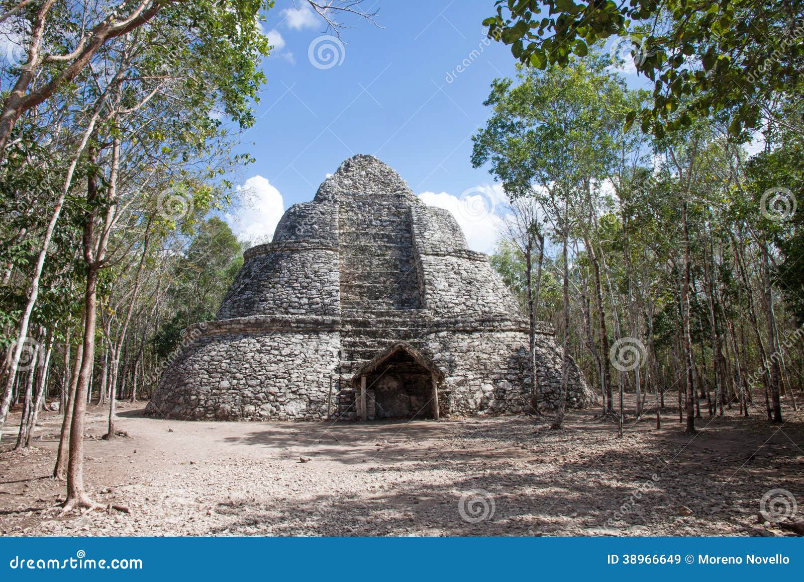 Ruinas de Coba, México imagen de archivo. Imagen de piedra - 38966649