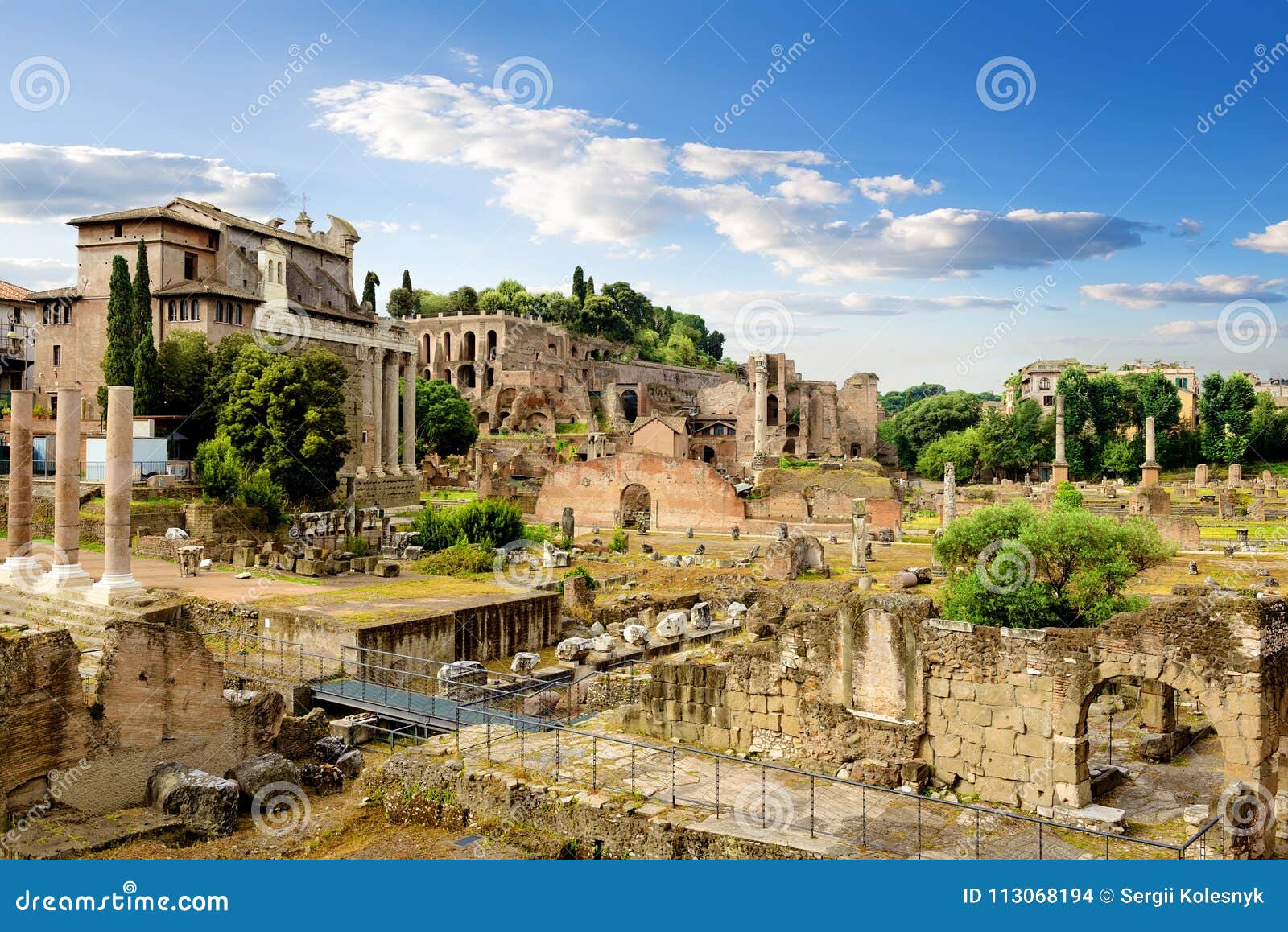 Ruinas de Roma foto de archivo. Imagen de templo, cityscape - 113068194
