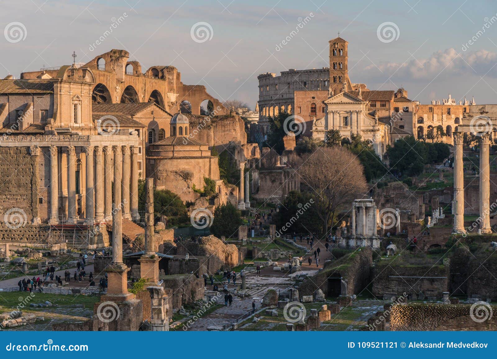 Ruinas de Roma antigua foto editorial. Imagen de monumento - 109521121