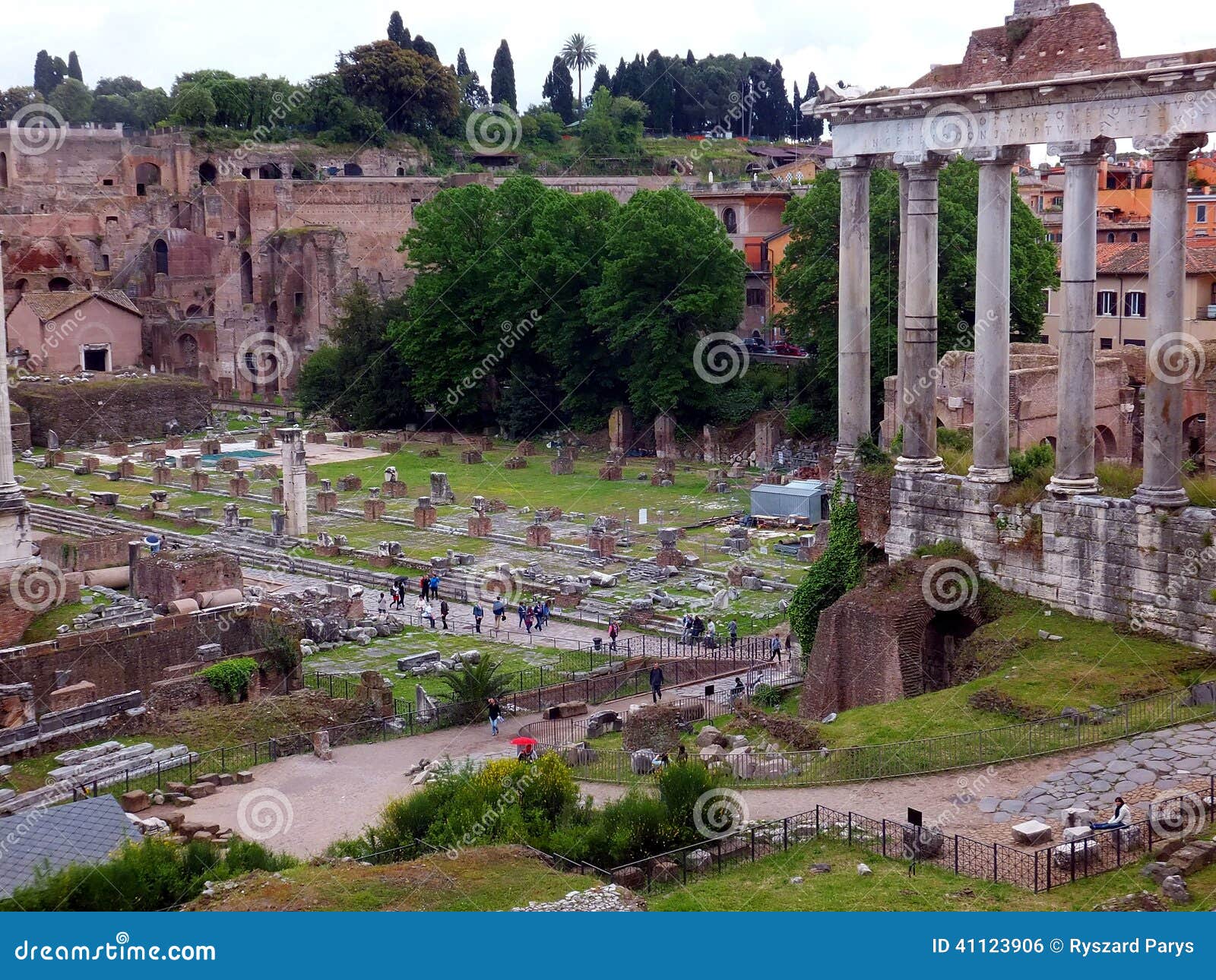 Ruinas Del Foro Romano Roma Foto de archivo - Imagen de horizonte ...