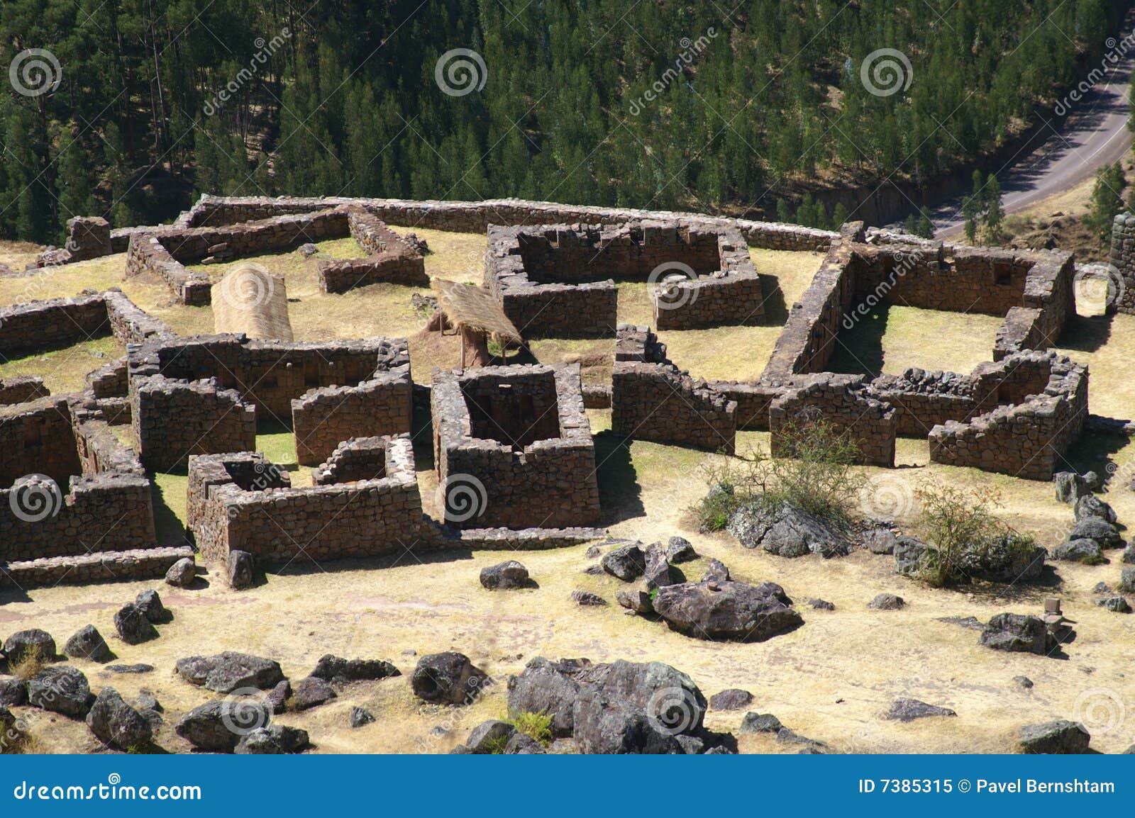 Ruinas del inca en Pisac imagen de archivo. Imagen de ocultado - 7385315