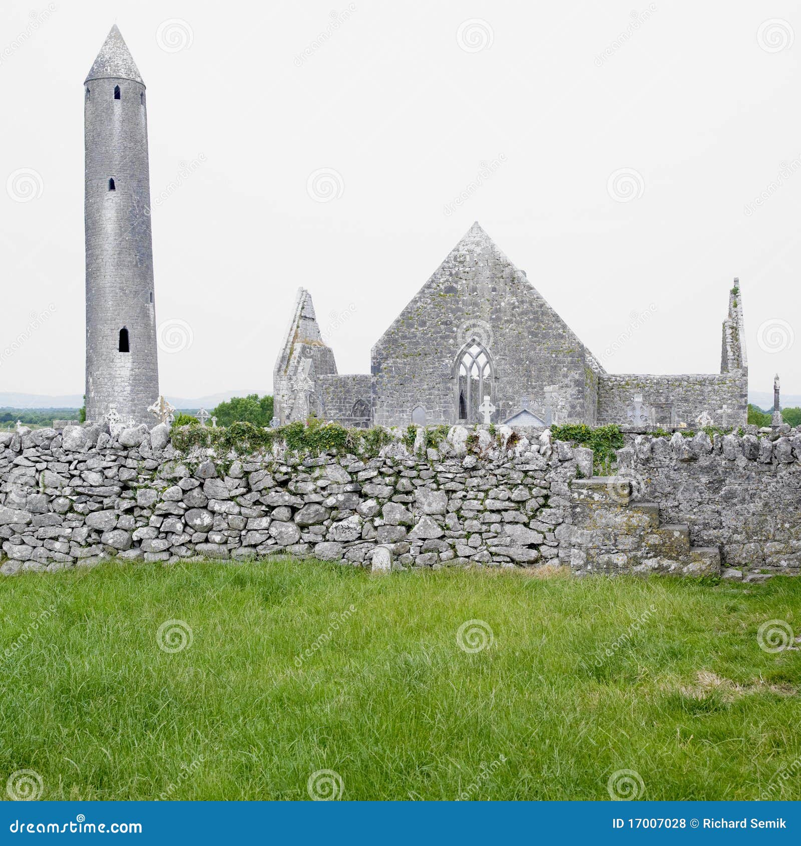 Ruinas Del Monasterio De Kilmacduagh Foto de archivo - Imagen de ...