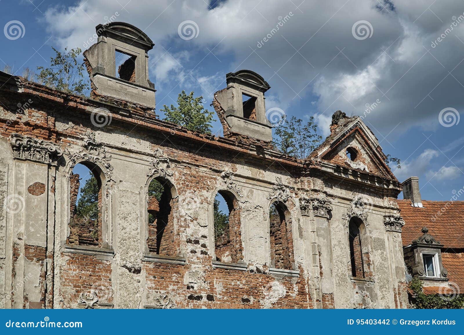 Ruinas Del Palacio Barroco Quemado Foto de archivo - Imagen de palacio ...
