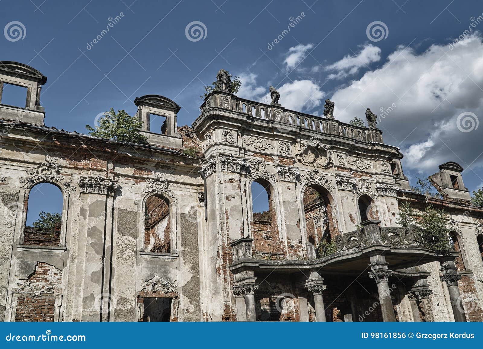 Ruinas Del Palacio Barroco Quemado Foto de archivo - Imagen de ruinas ...