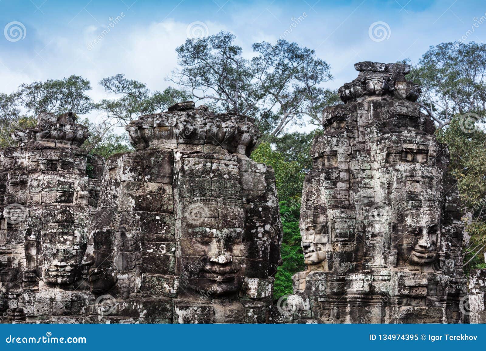 Ruinas del templo Bayon imagen de archivo. Imagen de estatua - 134974395