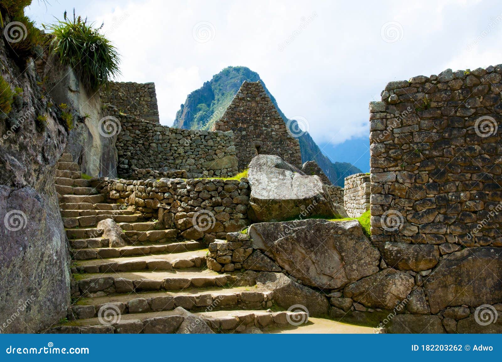 Ruinas incas machu picchu foto de archivo. Imagen de roca - 182203262