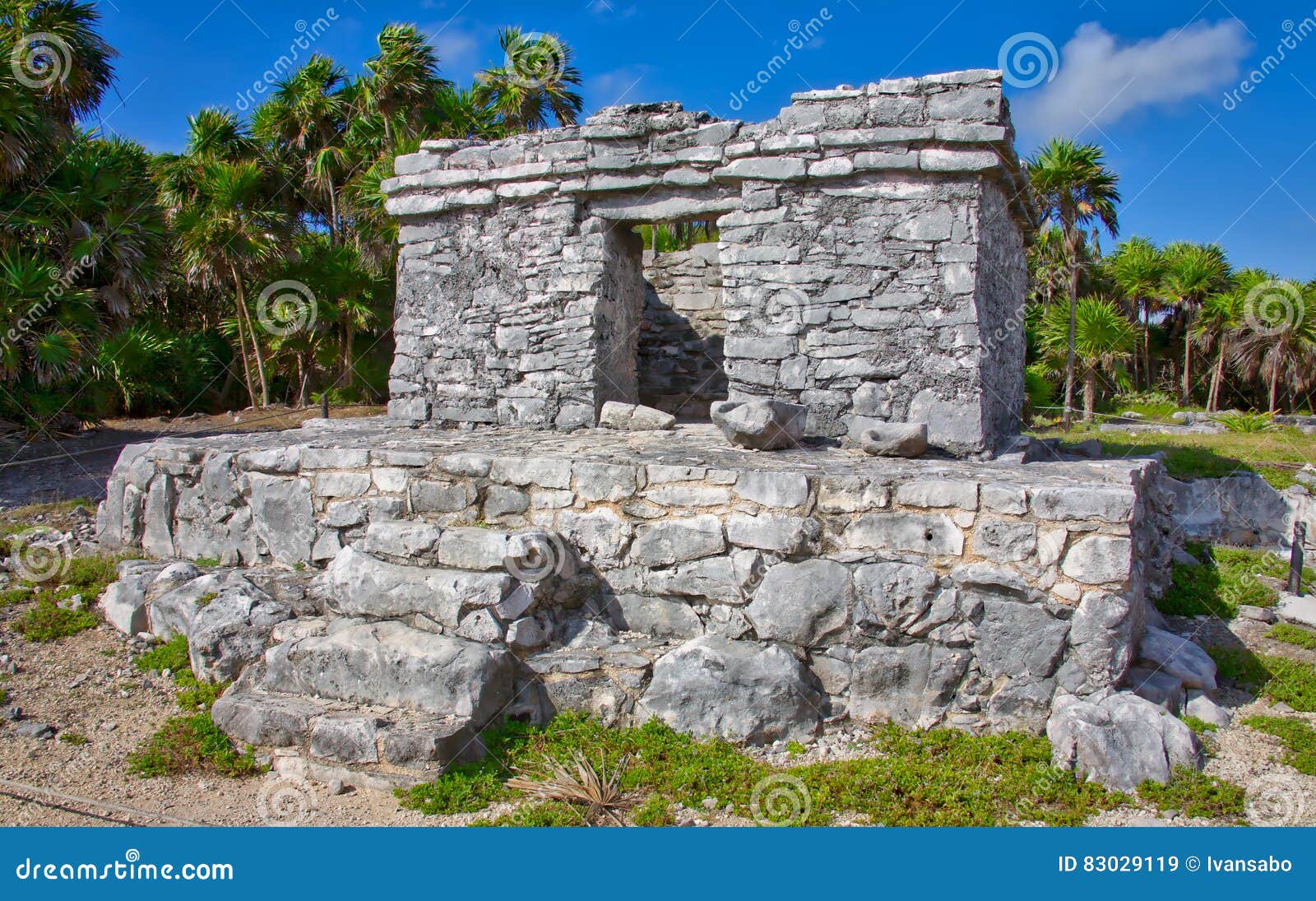 Ruinas mayas en Tulum imagen de archivo. Imagen de alto - 83029119