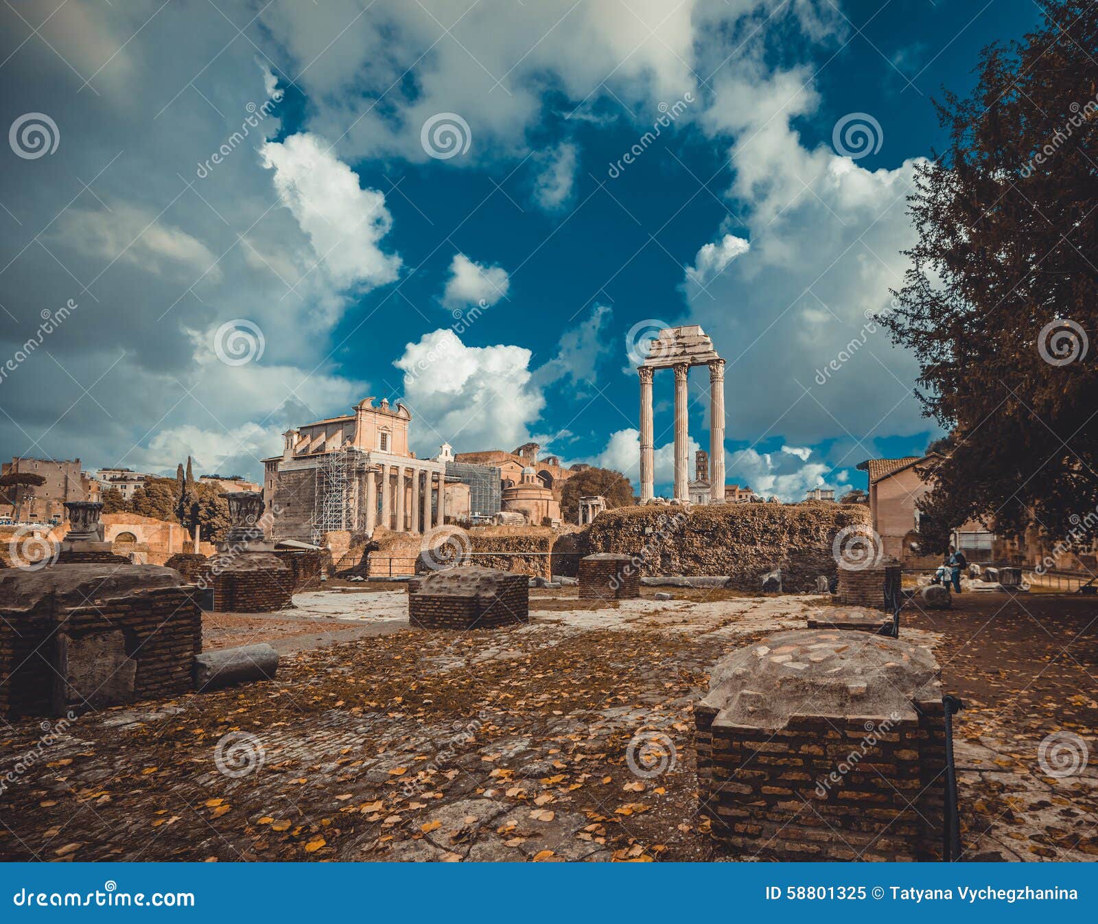 Ruinas romanas en Roma imagen de archivo. Imagen de europa - 58801325