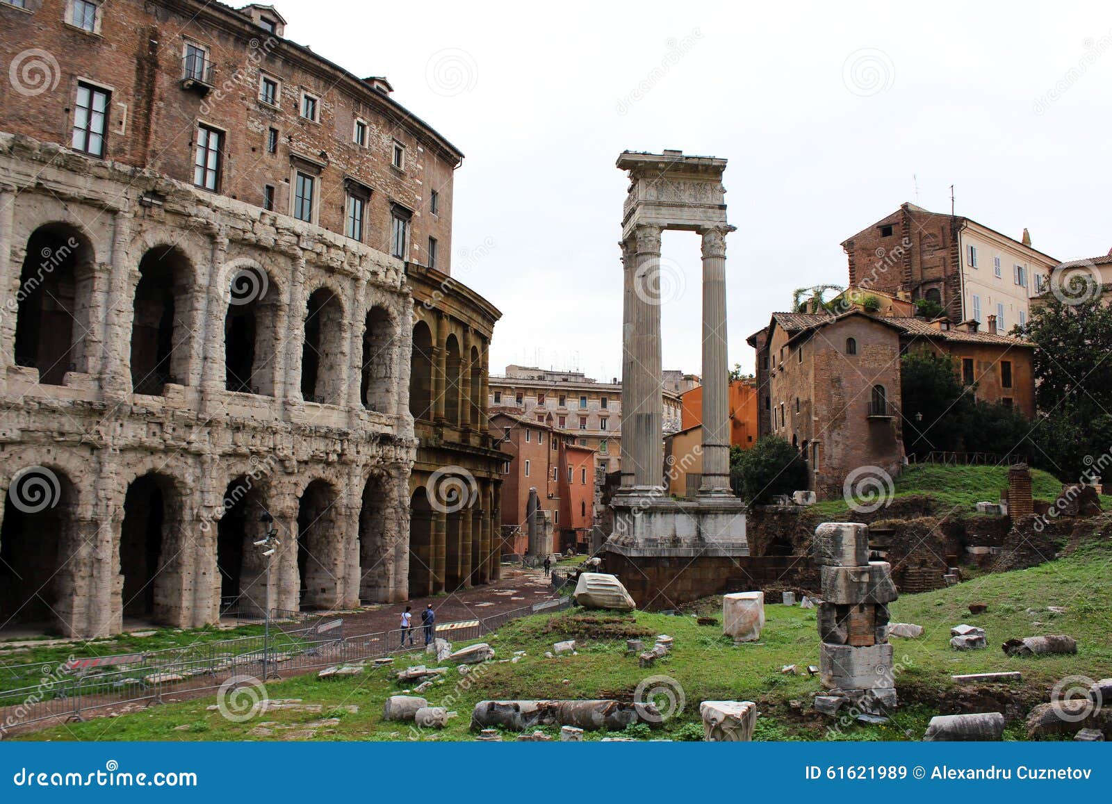 Ruinas romanas en Roma imagen de archivo. Imagen de lente - 61621989