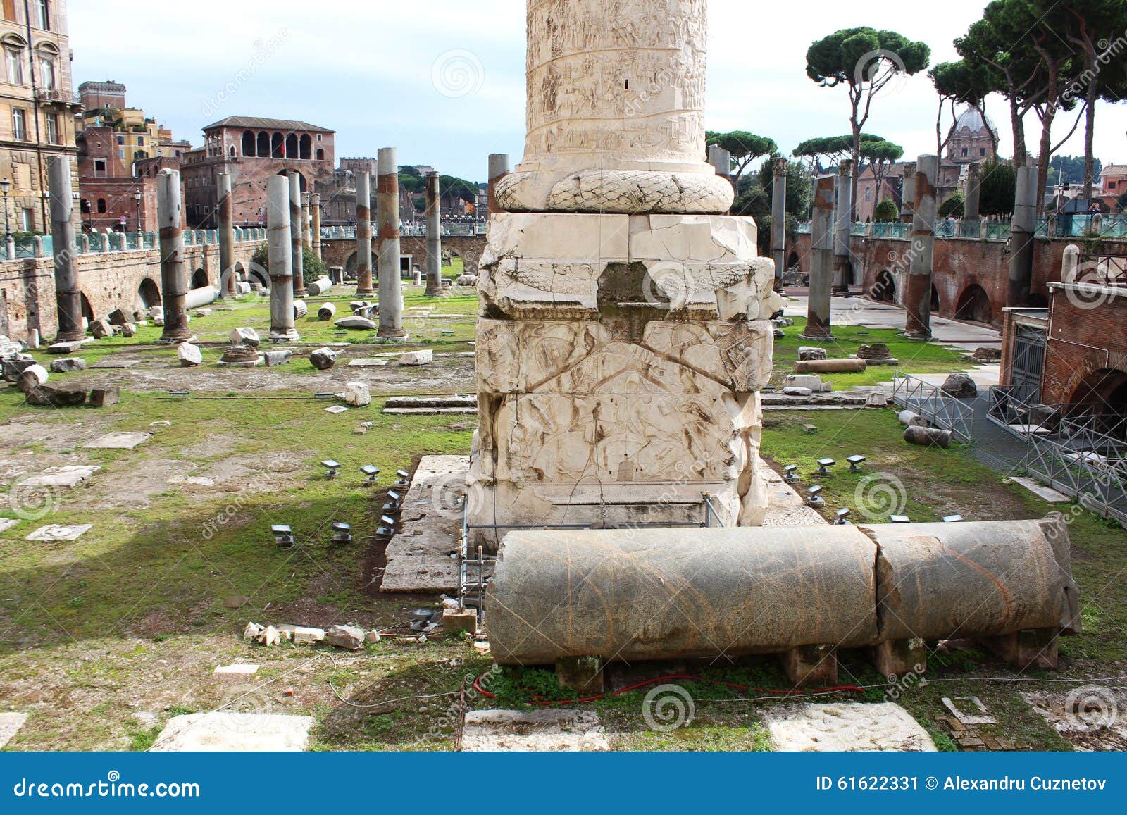 Ruinas romanas en Roma imagen de archivo. Imagen de templo - 61622331