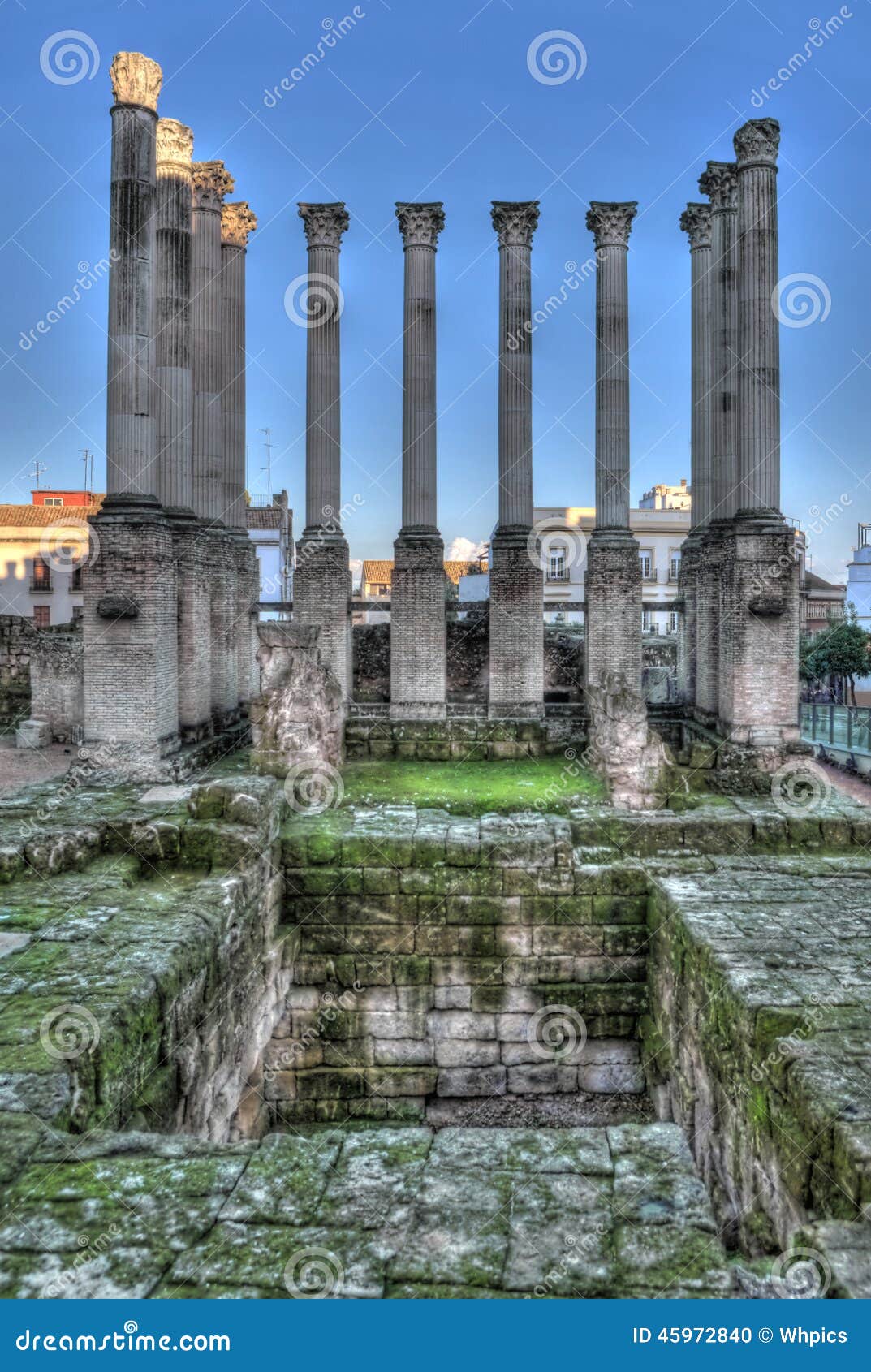 Ruine du temple romain photo stock. Image du culture - 45972840