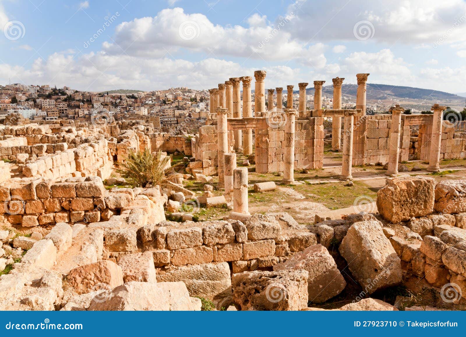 Ruined ancient jerash stock photo. Image of gerasa, archeology - 27923710