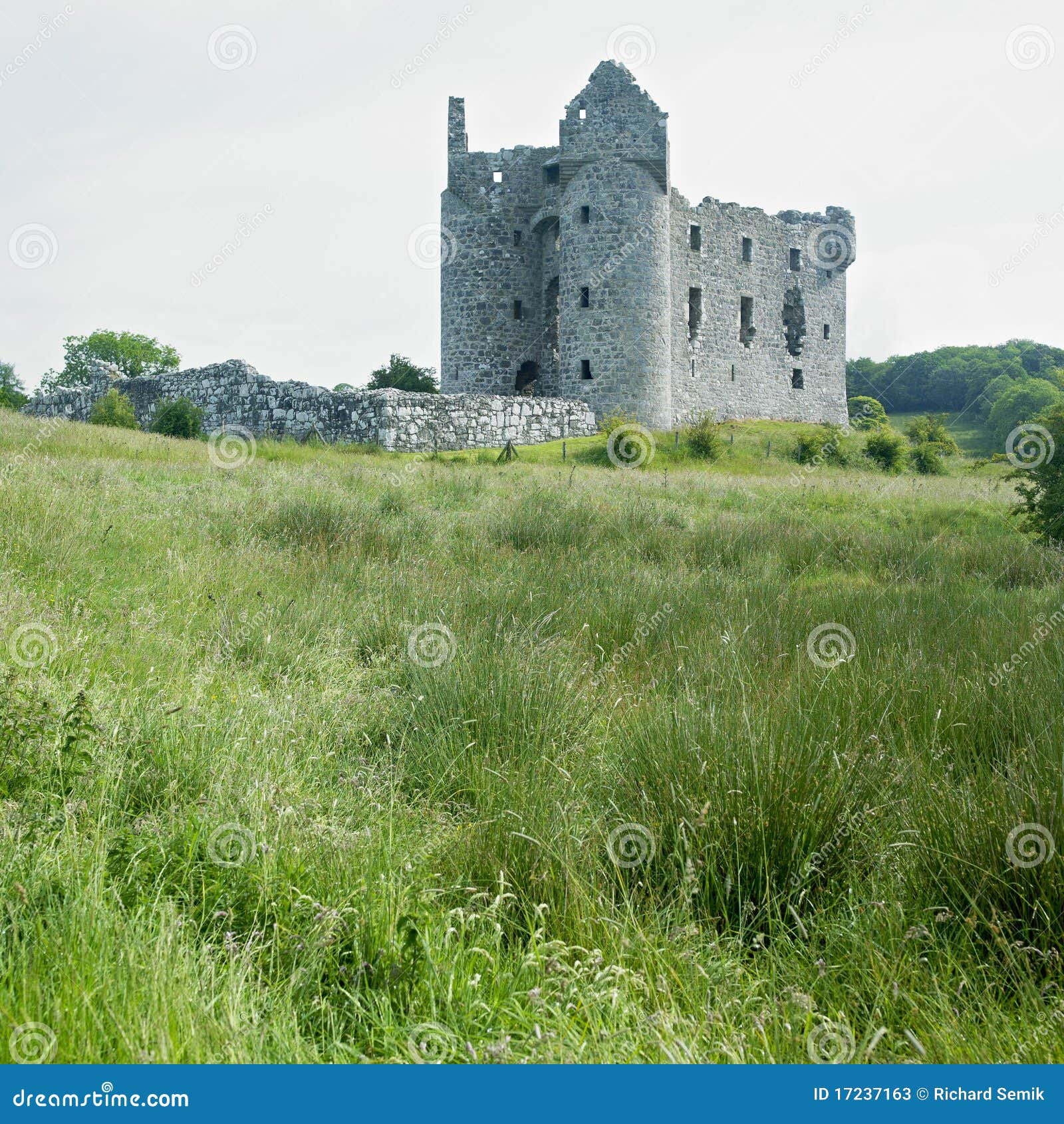 Ruinen des Monea Schlosses stockbild. Bild von europa - 17237163