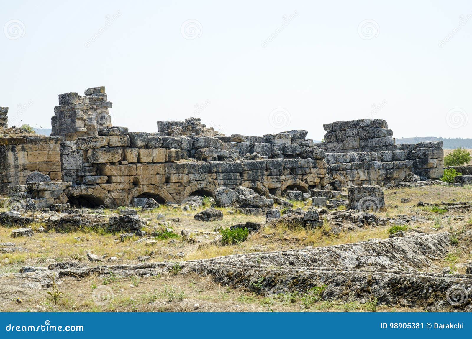 Ruinen einer alten Stadt stockbild. Bild von apokalypse - 98905381