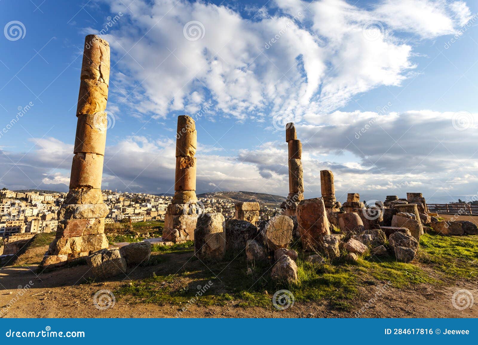 Ruines in the Old City Gerash, Withe New Jerash in the Back,Jordan ...