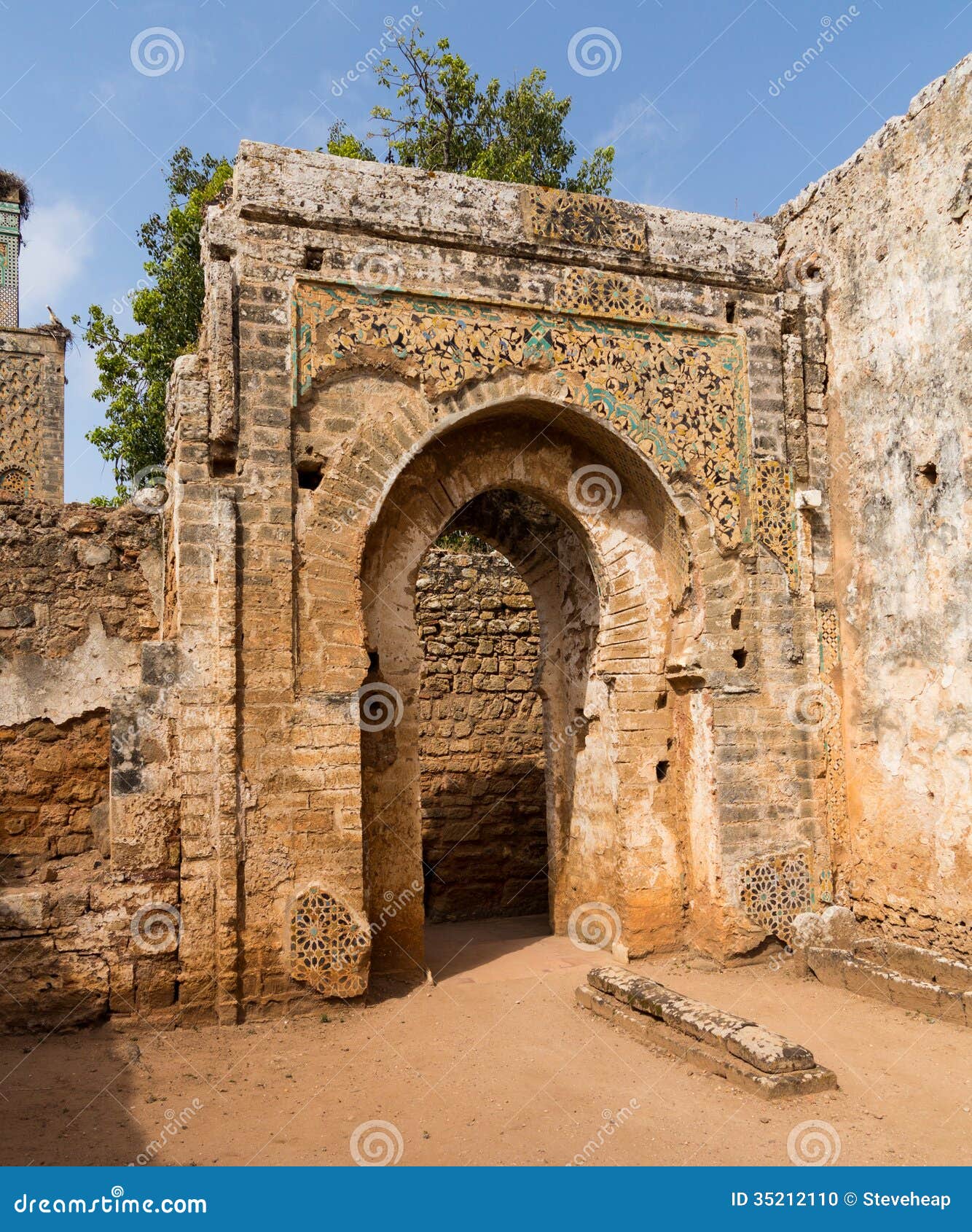 Ruines Romaines Chez Chellah Maroc Photo stock - Image du arabe, romain ...