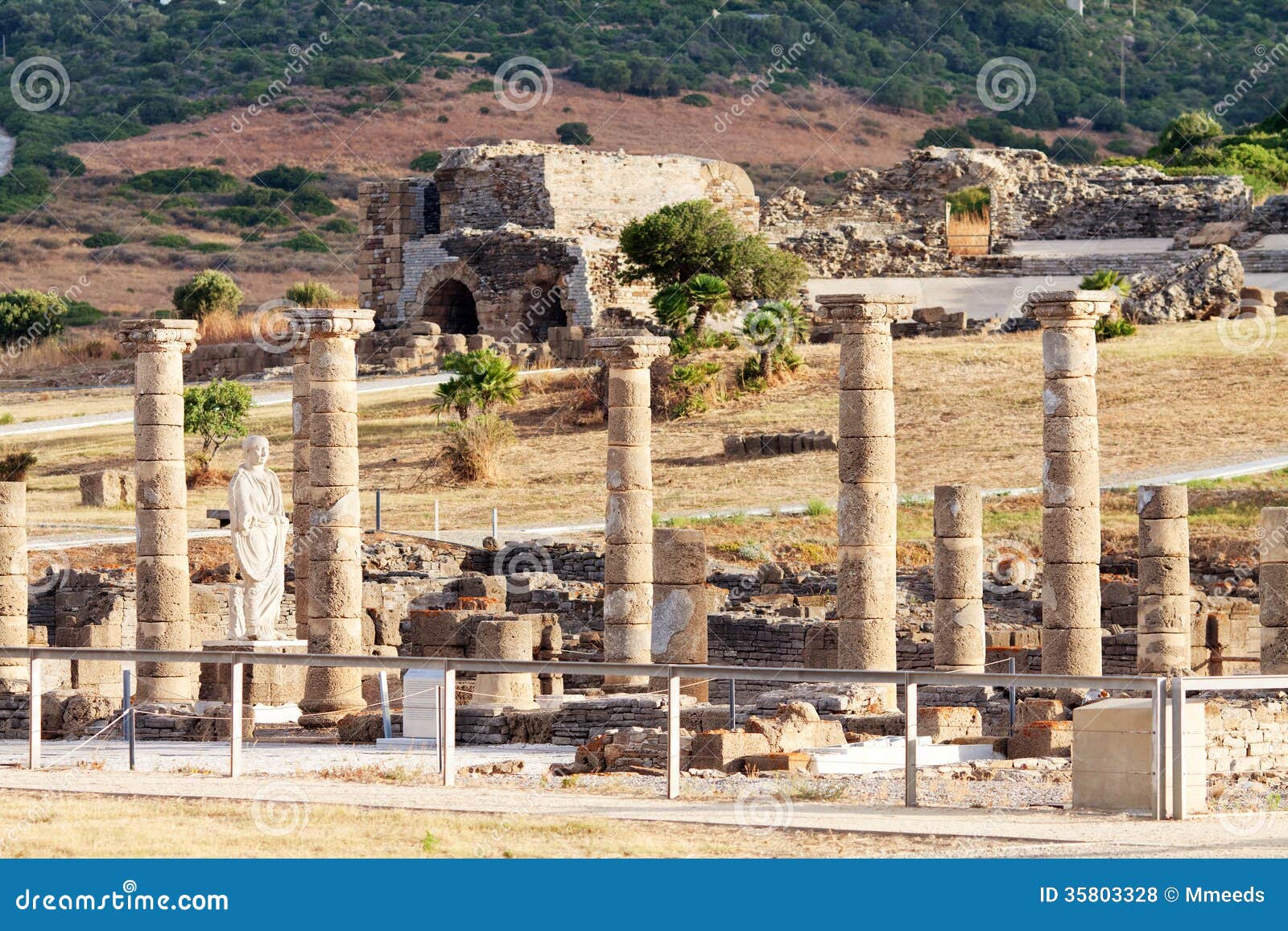 Ruines romaines de photo stock. Image du endroit, vieux - 35803328