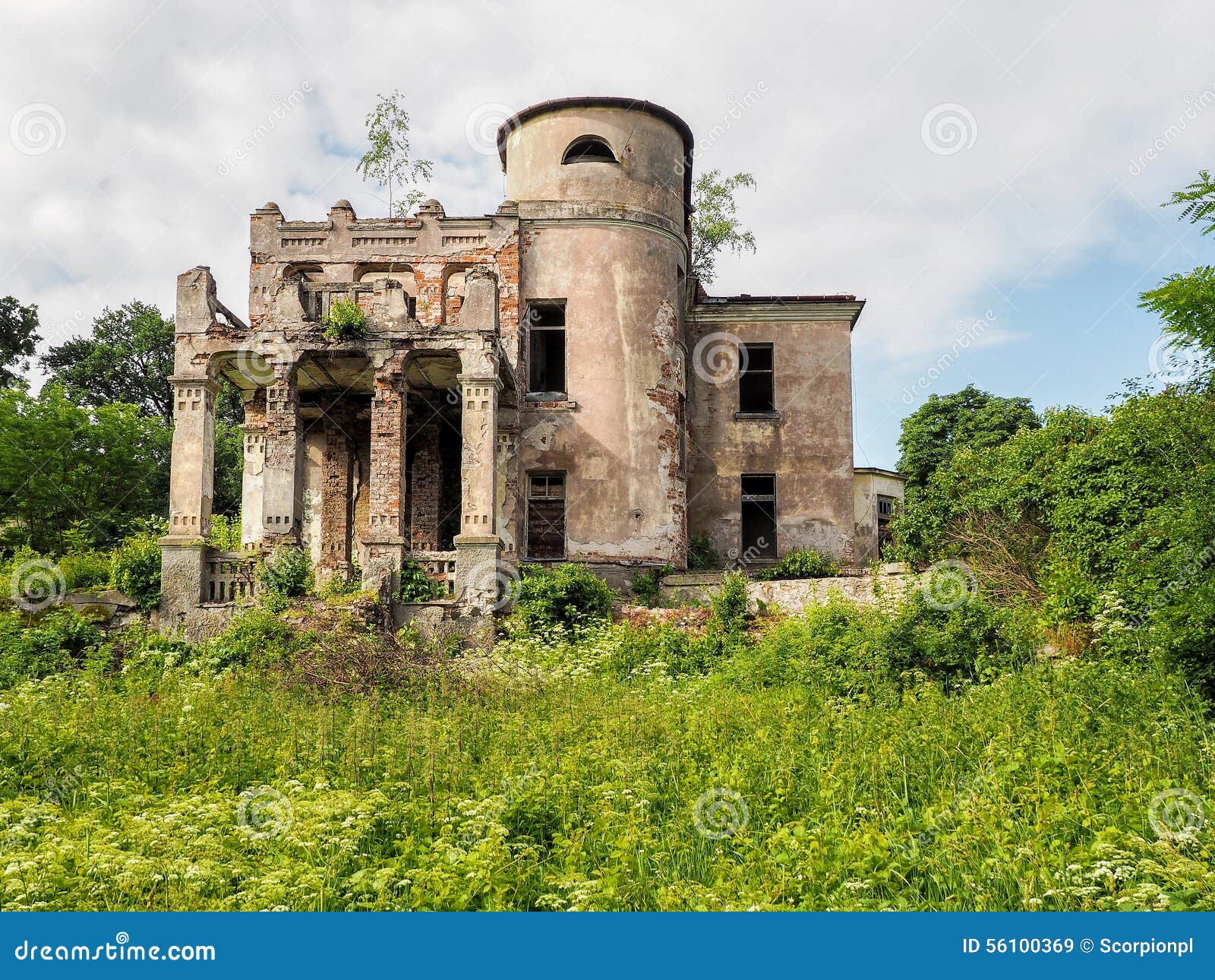 The Ruins of the Old Manor House Stock Image - Image of facade, ancient ...