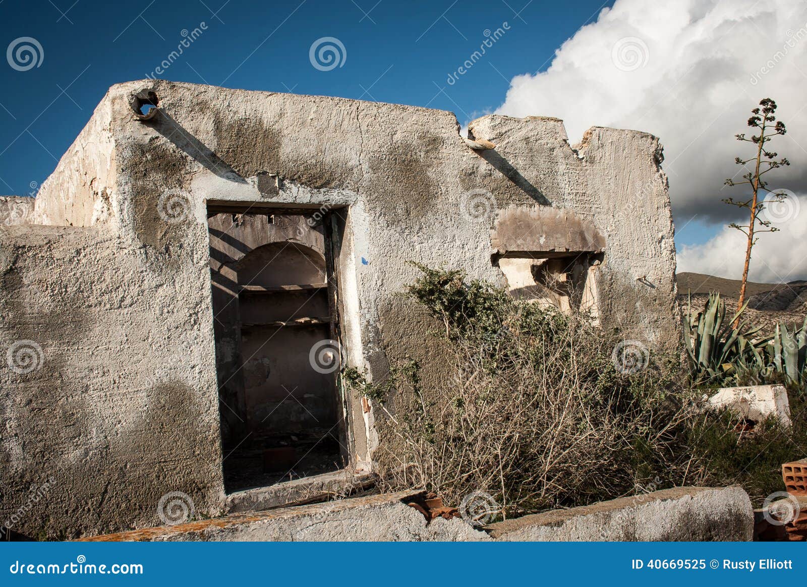 Ruins of a stone house stock image. Image of damage, stone - 40669525