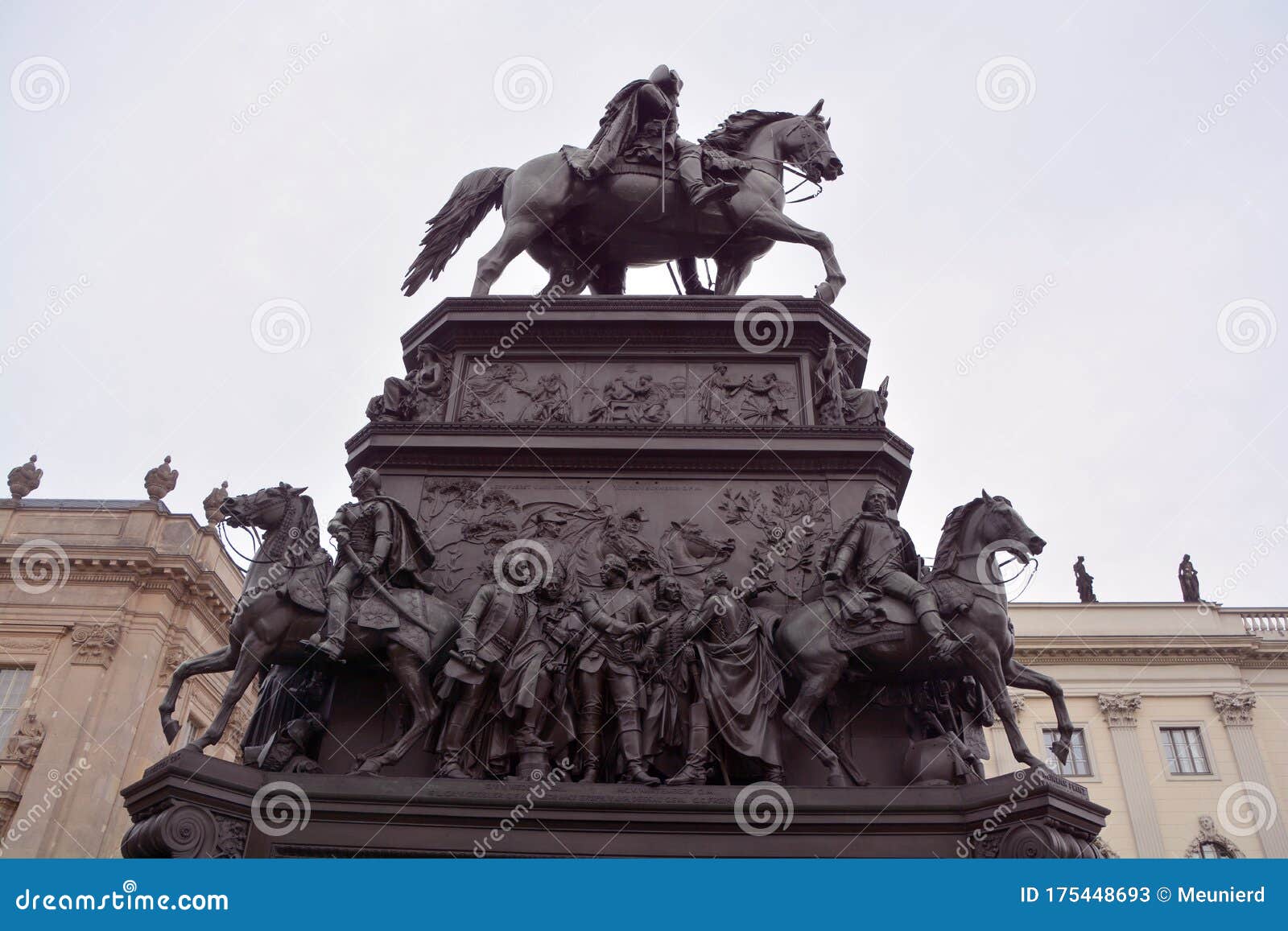 Ruiterstandbeeld Van Frederick De Grote Bronzen Beeldhouwkunst ... Ruiterstandbeeld Van Frederick De Grote Bronzen Beeldhouwkunst ...
