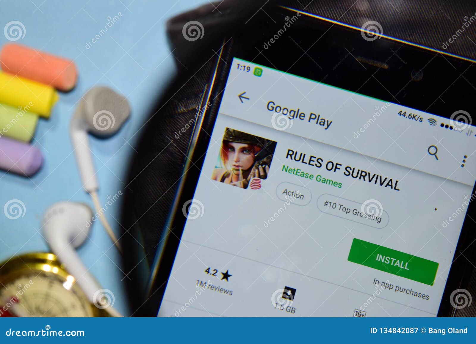 RULES of SURVIVAL Dev App with Magnifying on Smartphone Screen ...