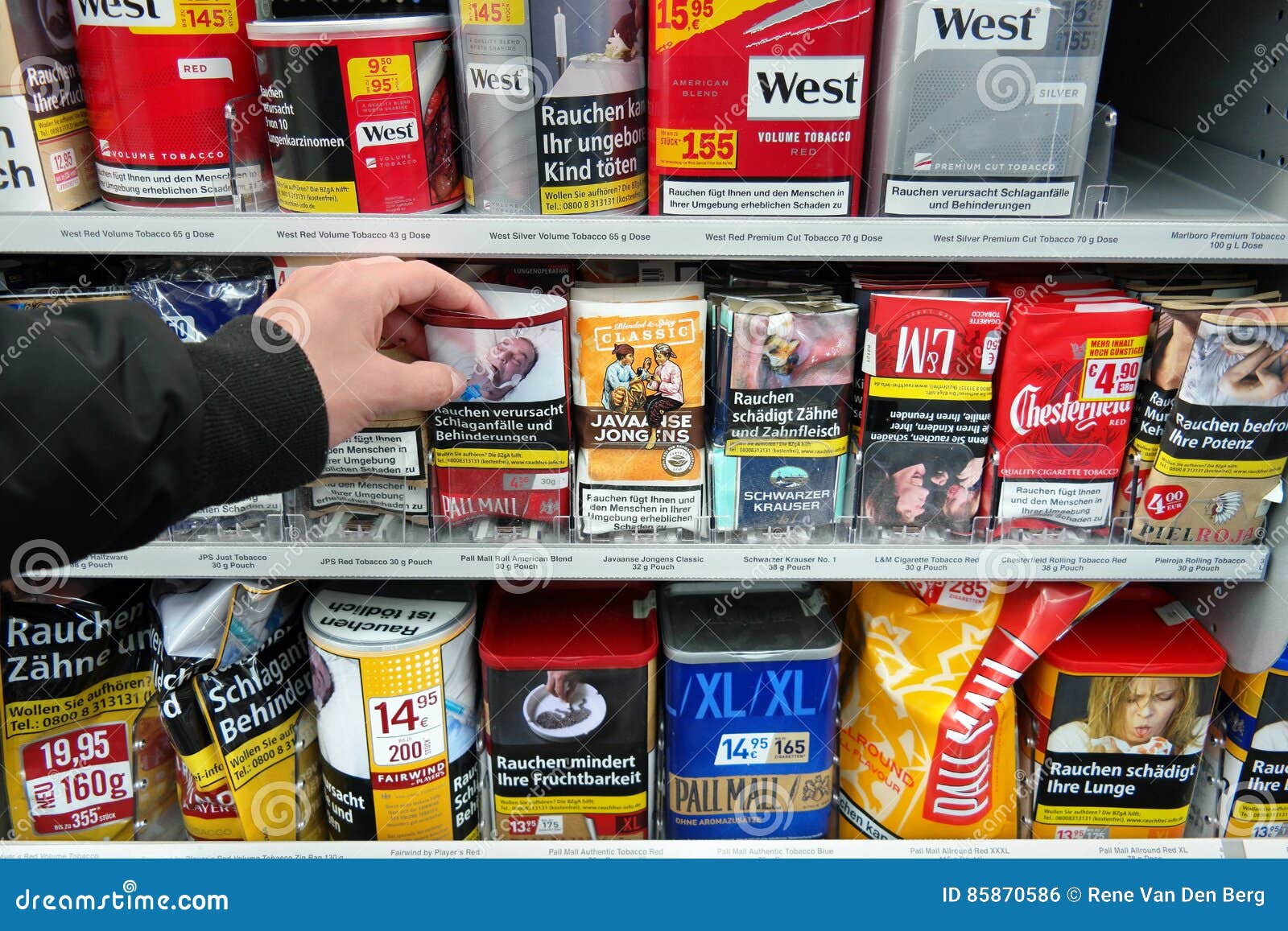 Rullande tobak i lager redaktionell bild. Bild av europa - 85870586