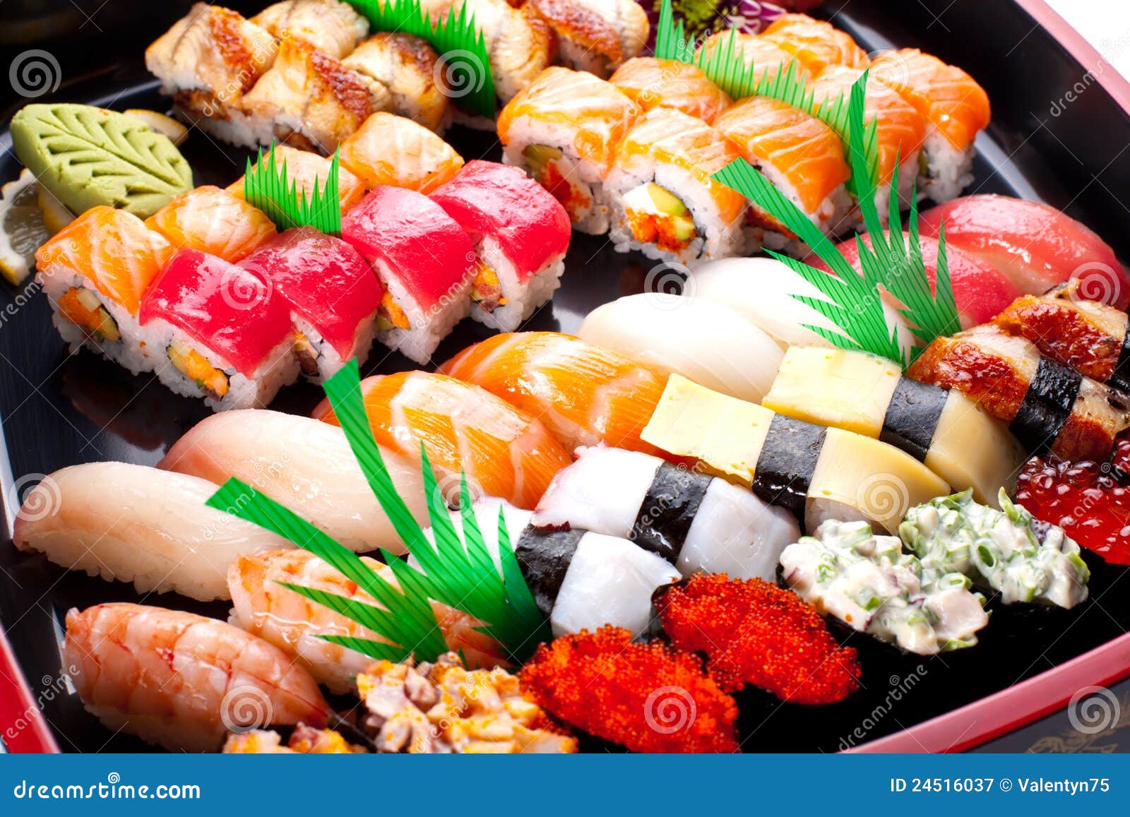 Rullar sushi fotografering för bildbyråer. Bild av östligt - 24516037