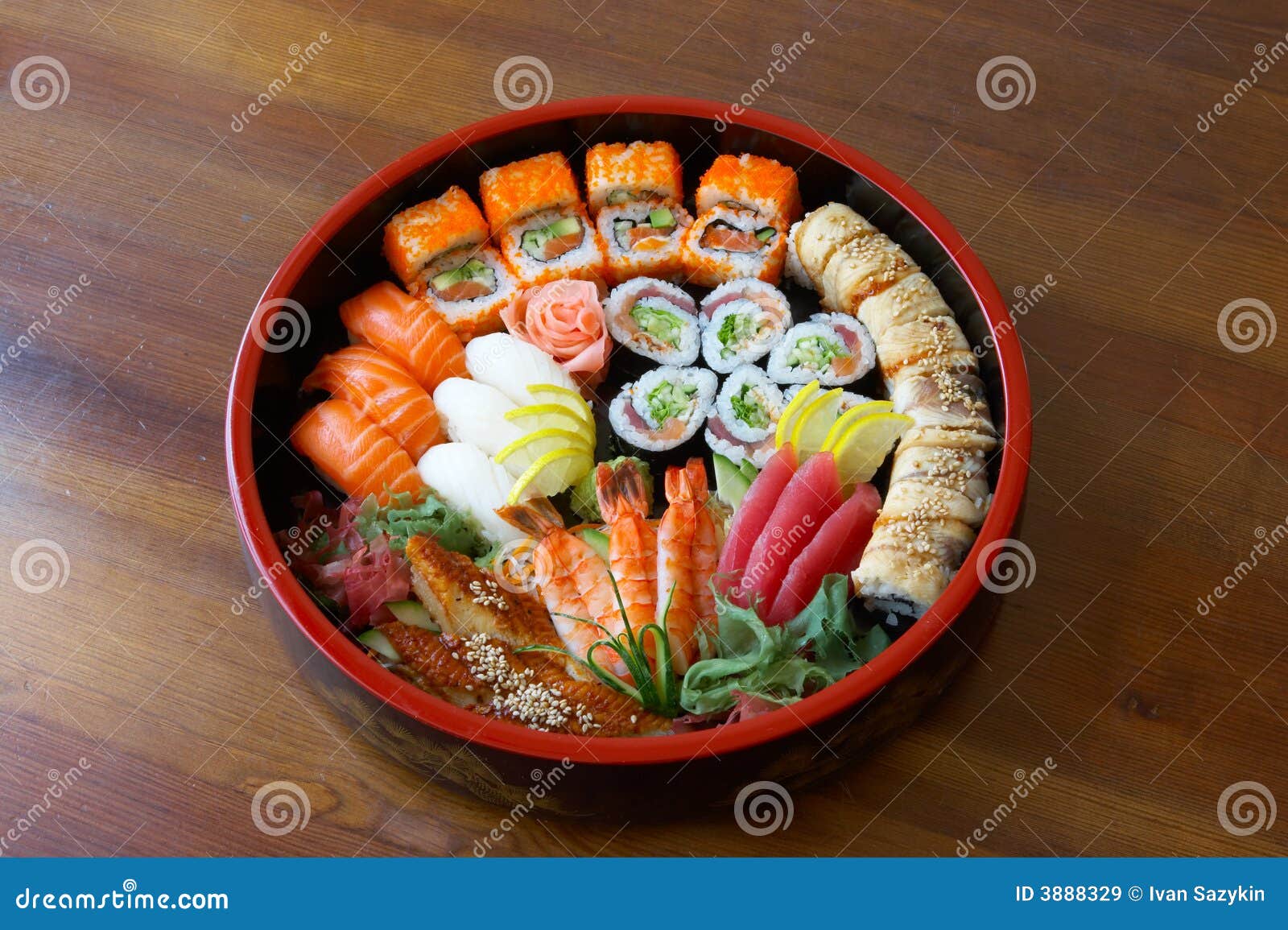 Rullar sushi fotografering för bildbyråer. Bild av kalori - 3888329