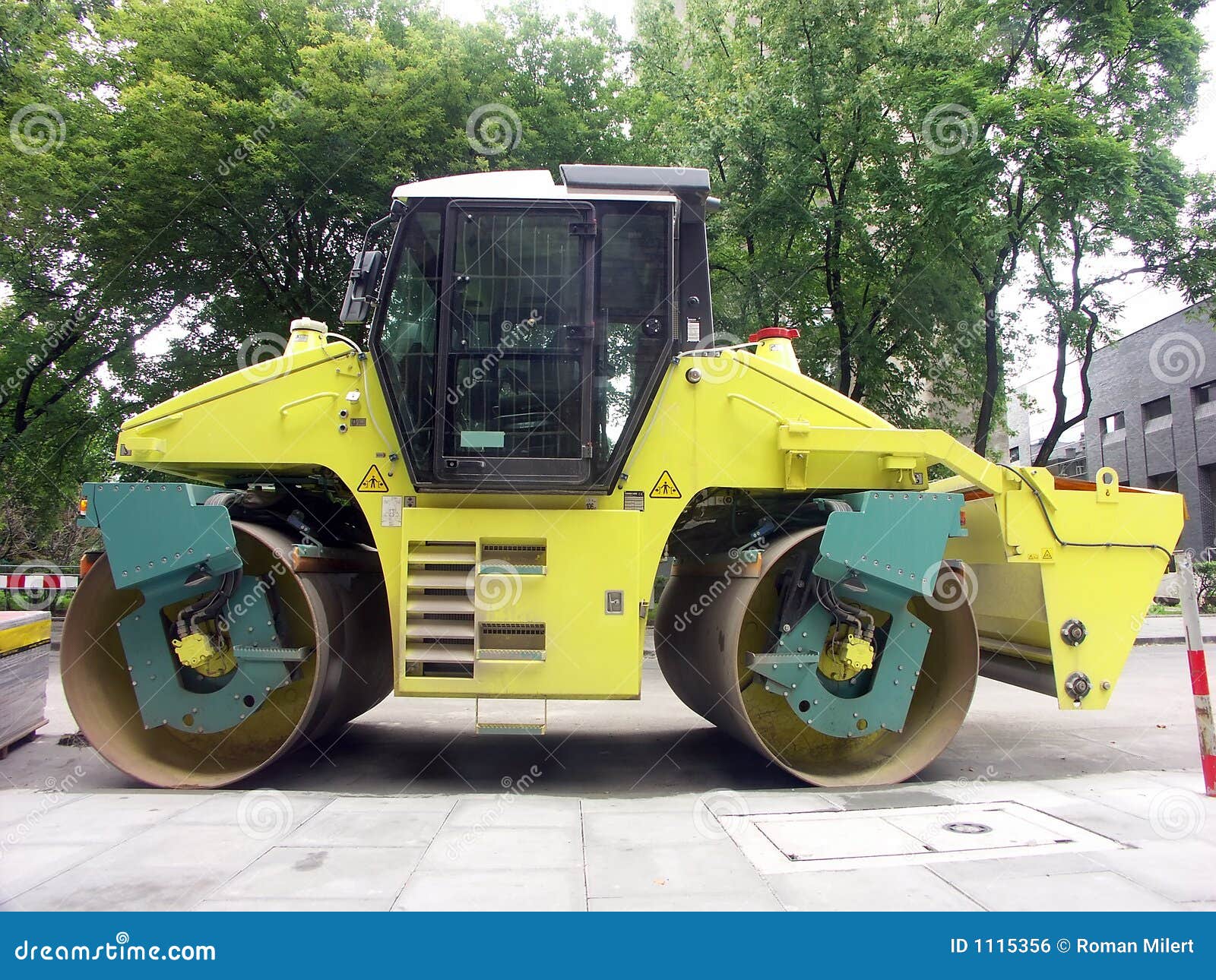 Rullo compressore fotografia stock. Immagine di rullo - 1115356