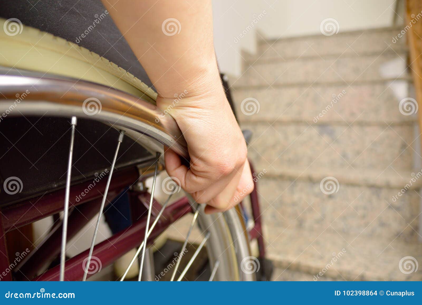 Rullstol och trappa arkivfoto. Bild av hälsa, stöd, besvikelse - 102398864