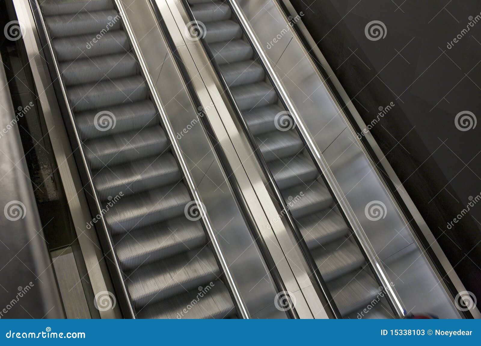 Rulltrappa fotografering för bildbyråer. Bild av lopp - 15338103