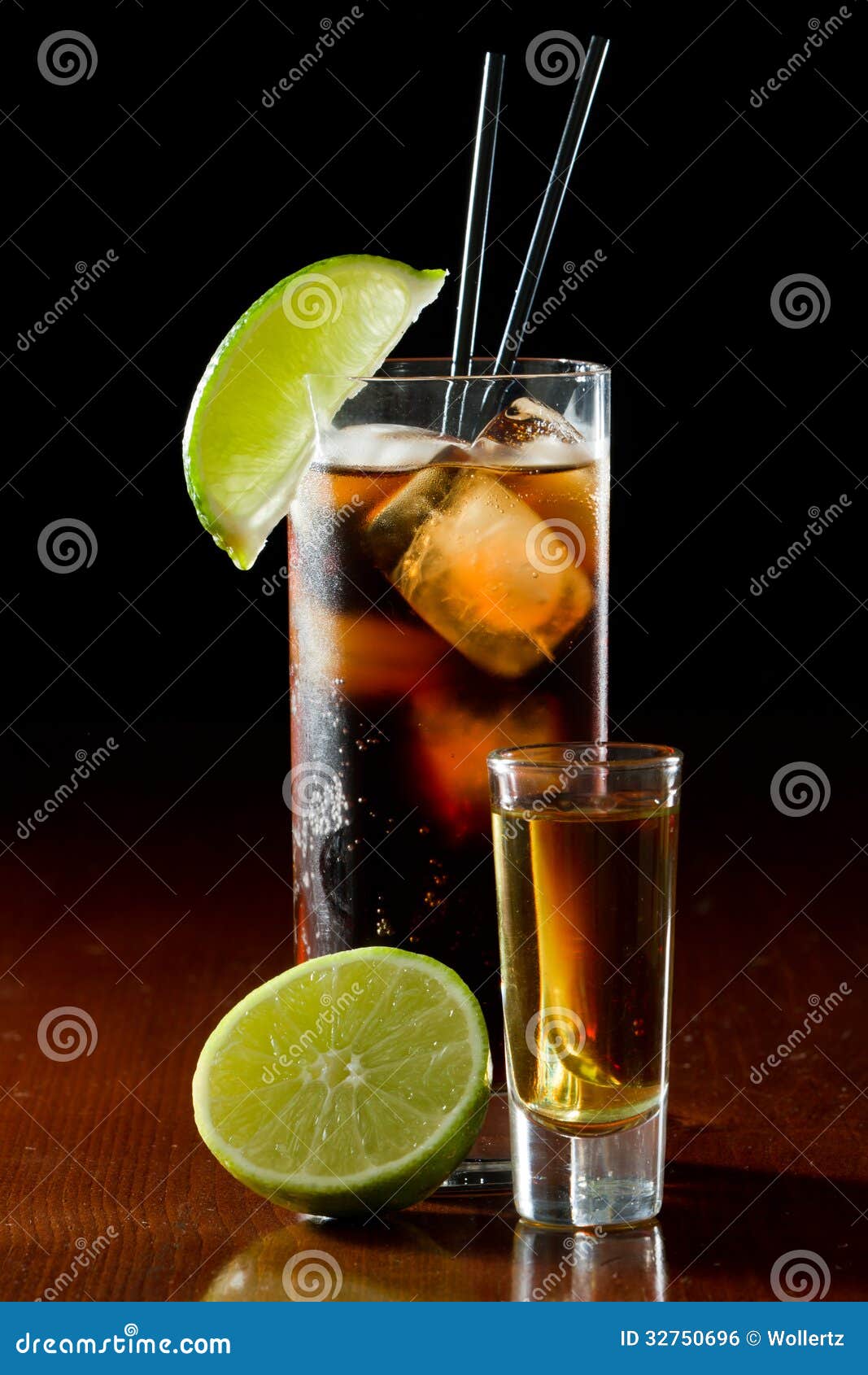 Rum e cola fotografia stock. Immagine di cuba, classico - 32750696