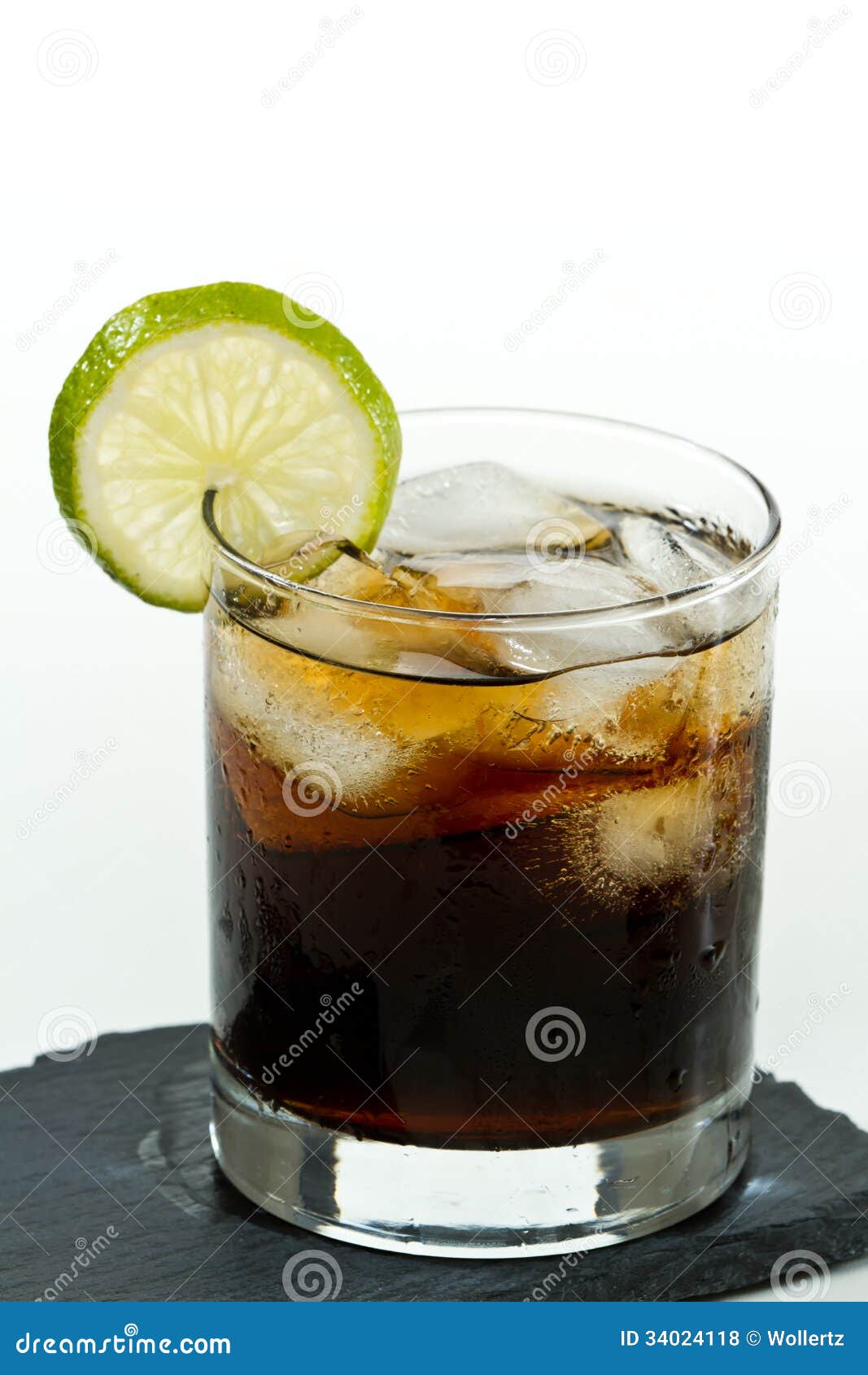 Rum e cola foto de stock. Imagem de roda, bebida, fresco - 34024118
