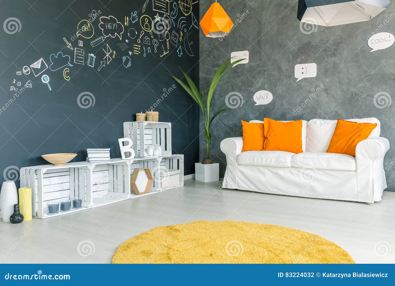 Rum med soffan och matta arkivfoto. Bild av dekor, palett - 83224032