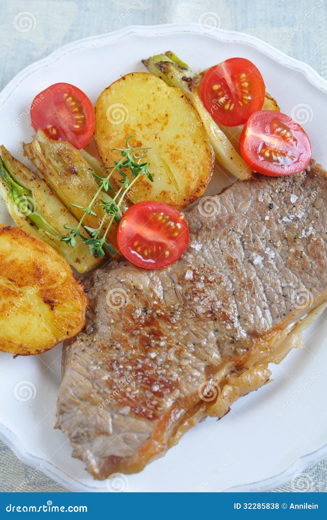 Rumsteak photo stock. Image du glace, garnissez, aloyau - 32285838