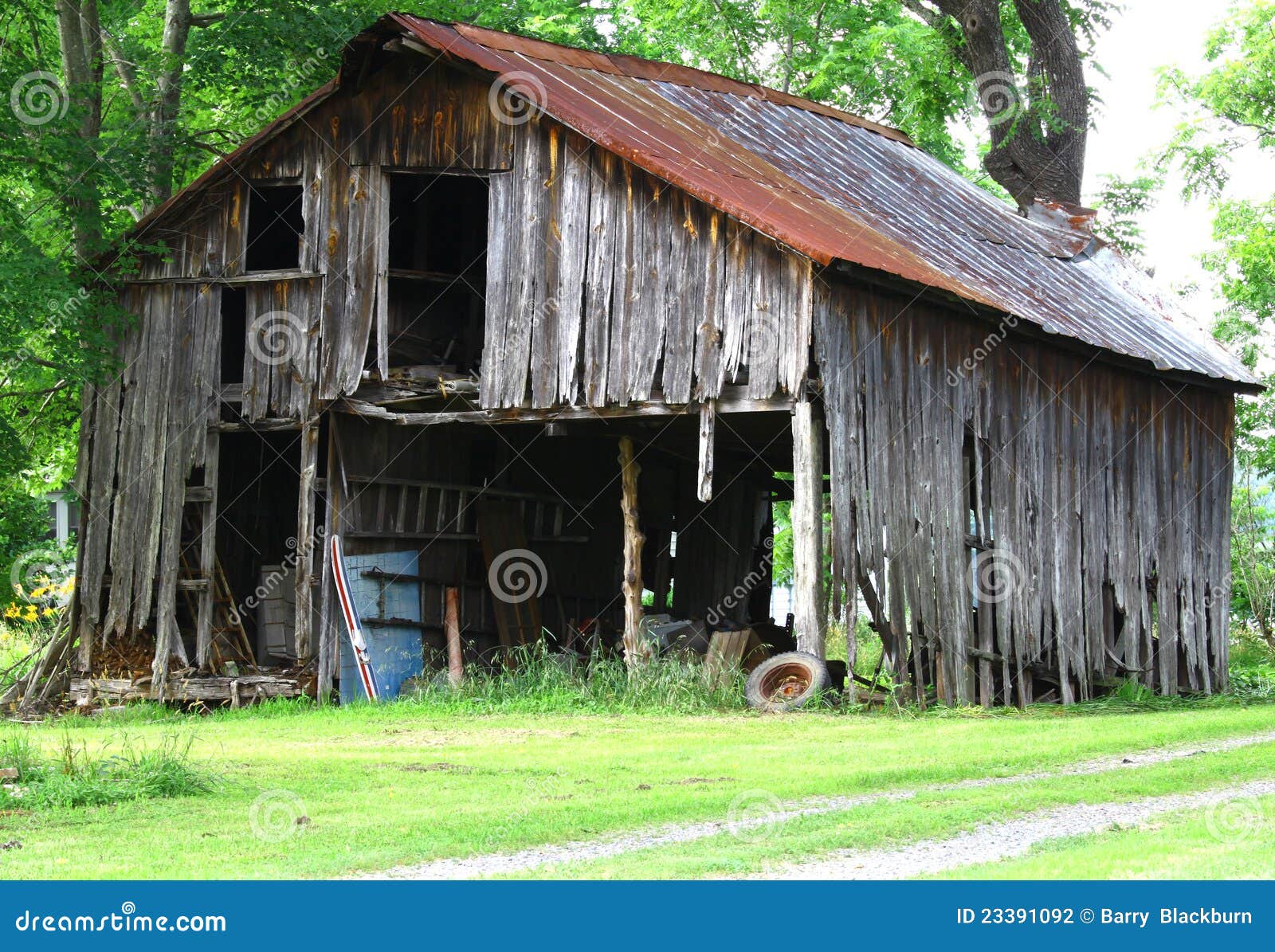 Run down barn stock photo. Image of rusty, roof, daytime - 23391092