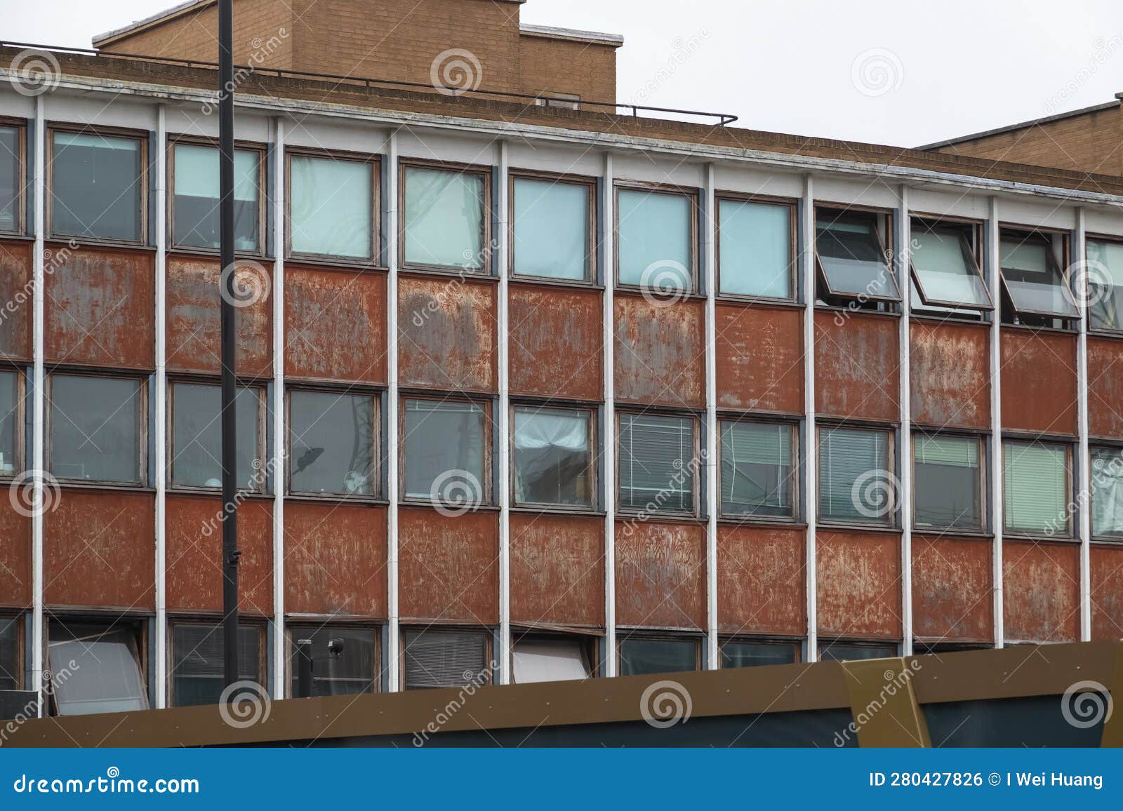 A Run-down Building in Hoxton, London, England Stock Photo - Image of ...