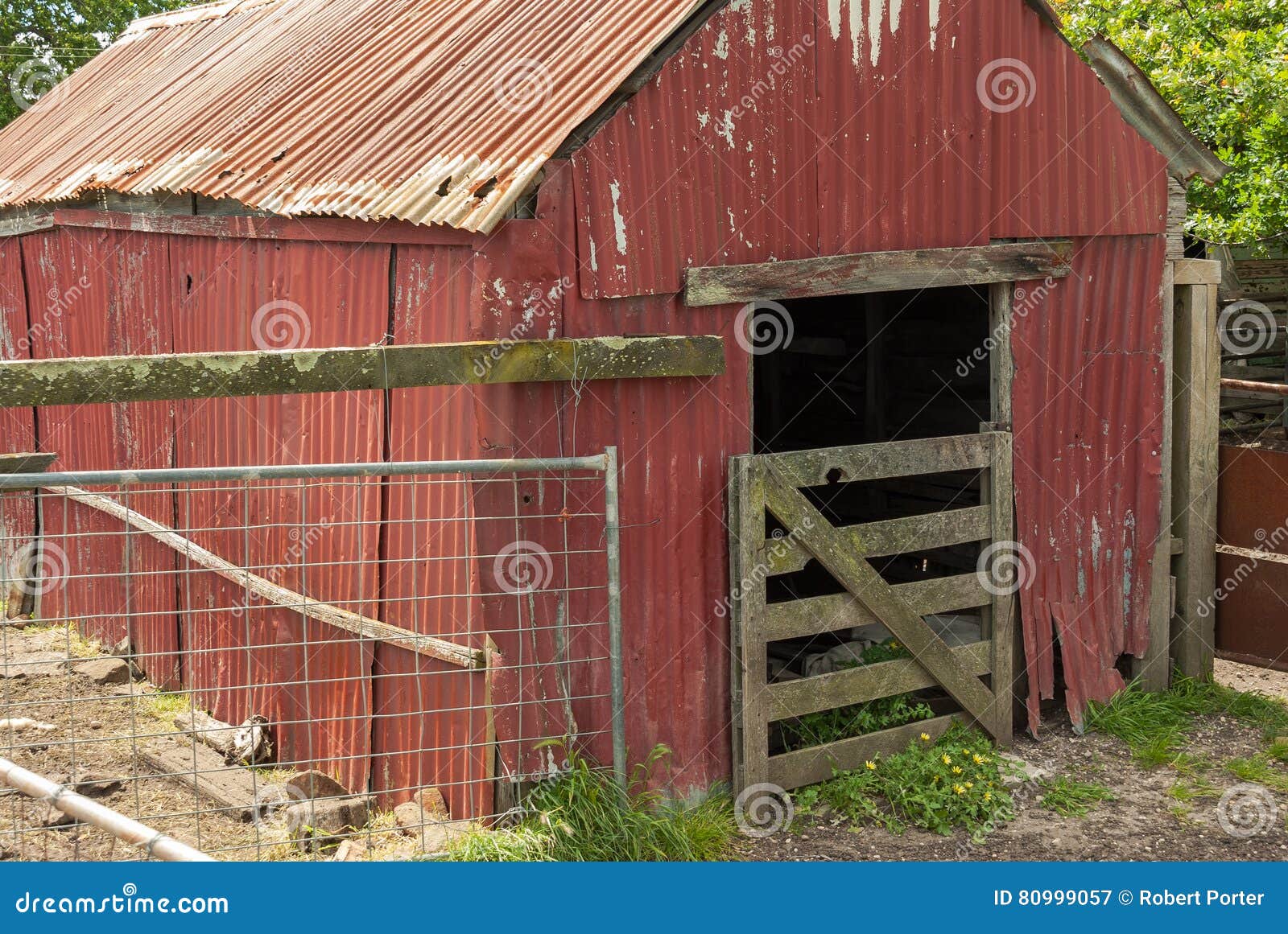 A Run Down Farm Shed stock image. Image of australian - 80999057