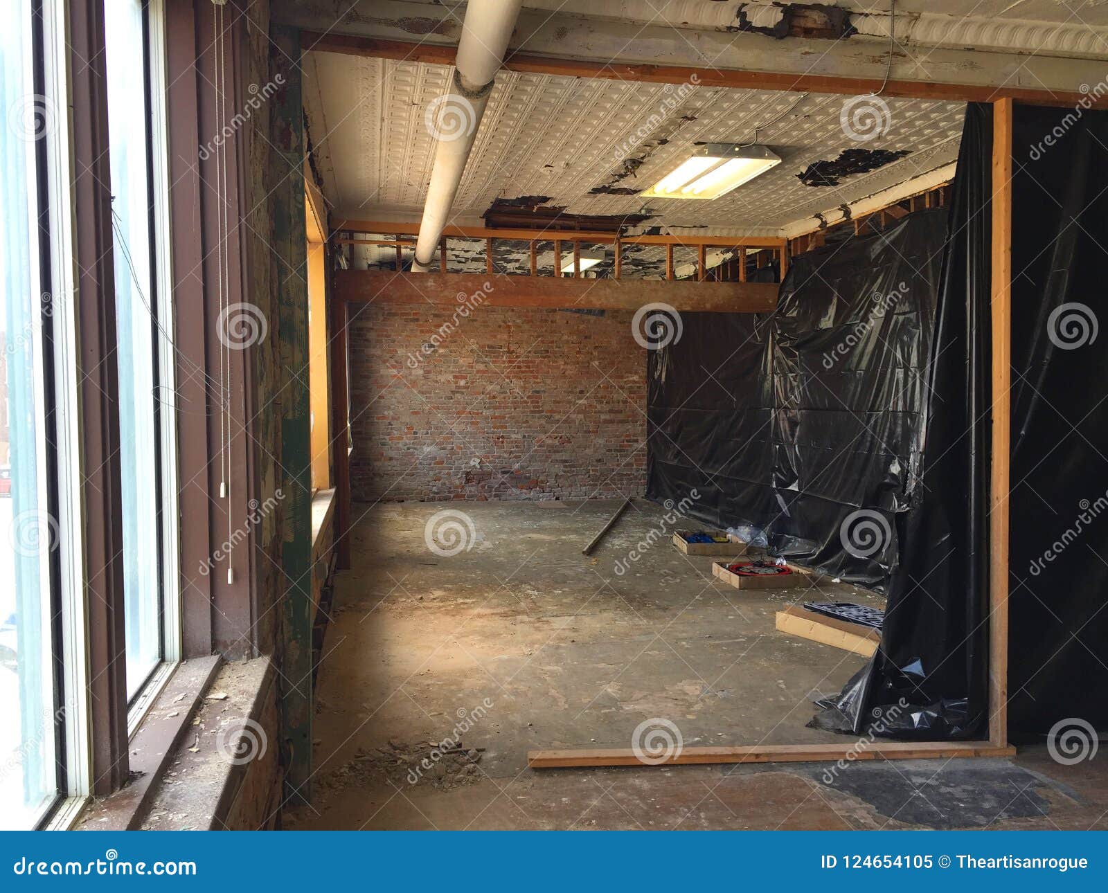 Run down studio space 01 stock image. Image of doors - 124654105