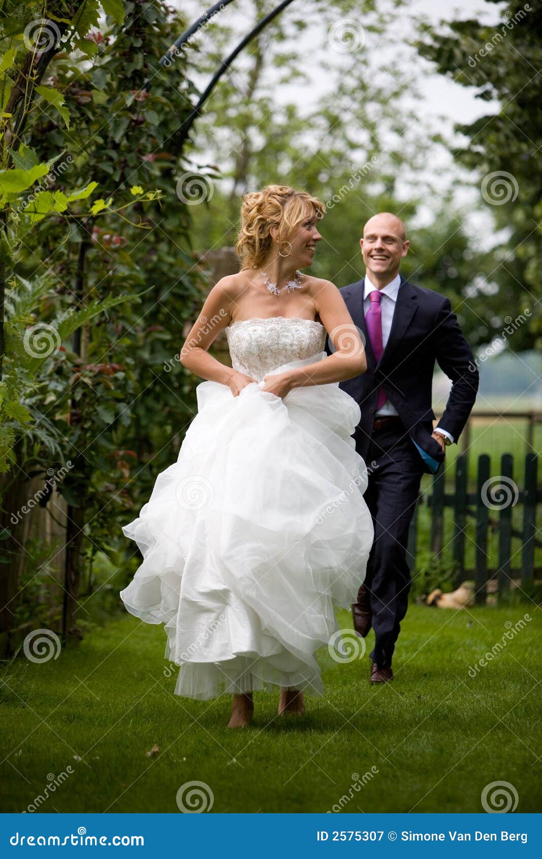 Runaway bride stock image. Image of caucasian, beauty - 2575307