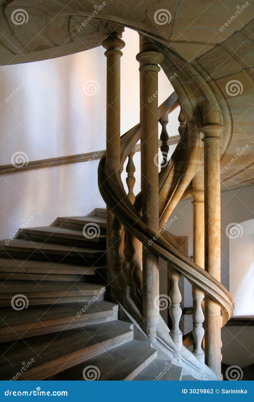 Rund trappa arkivfoto. Bild av trappa, stigning, fallande - 3029862