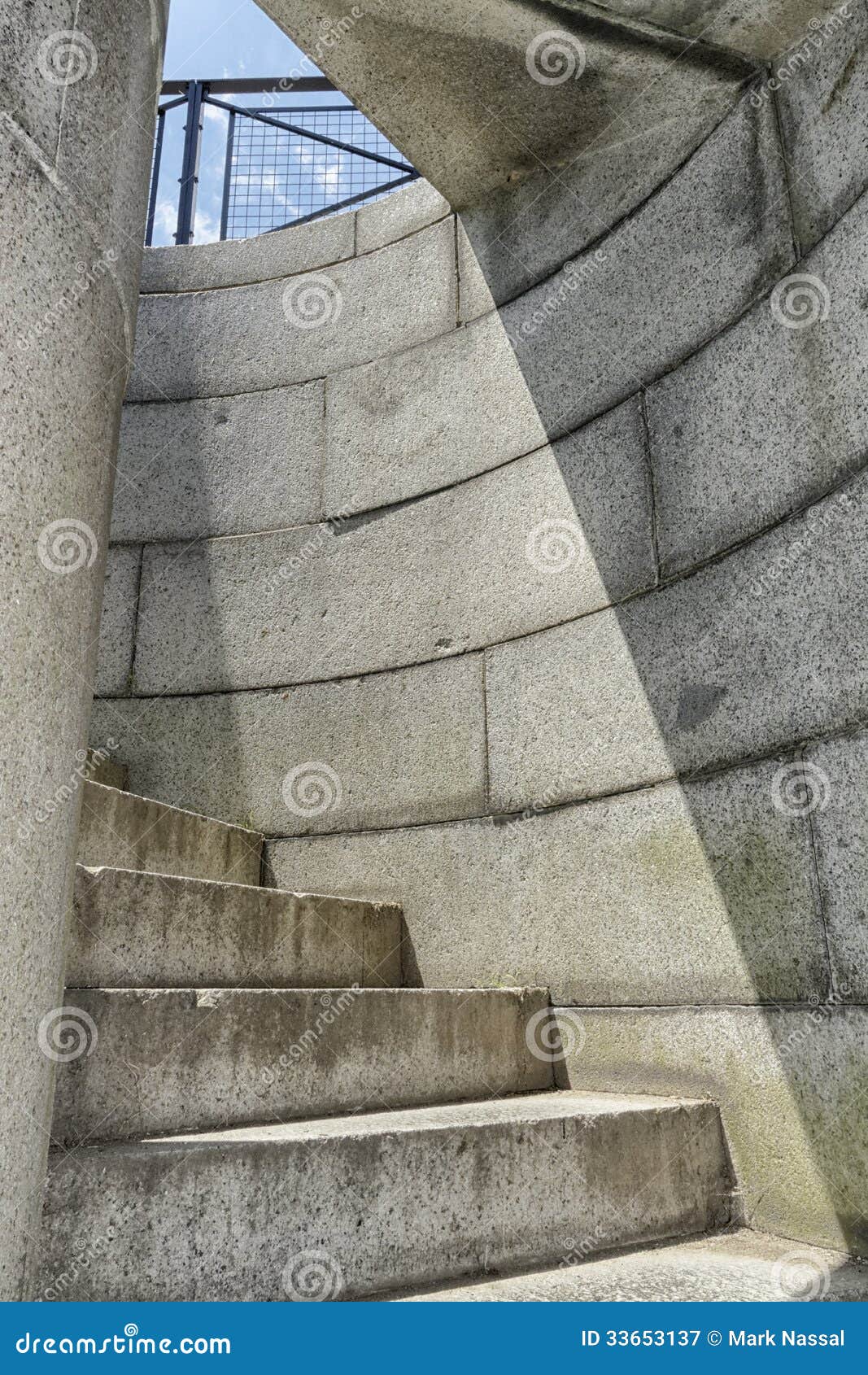 Rund trappa redaktionell arkivbild. Bild av arkitektur - 33653137