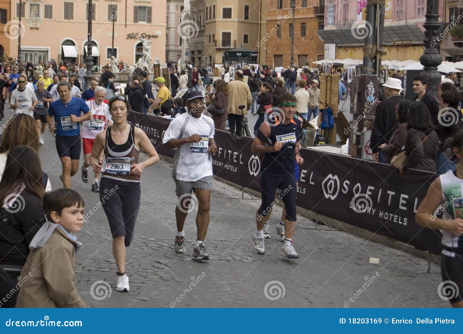 Runners editorial stock image. Image of race, italy, monument - 18203169