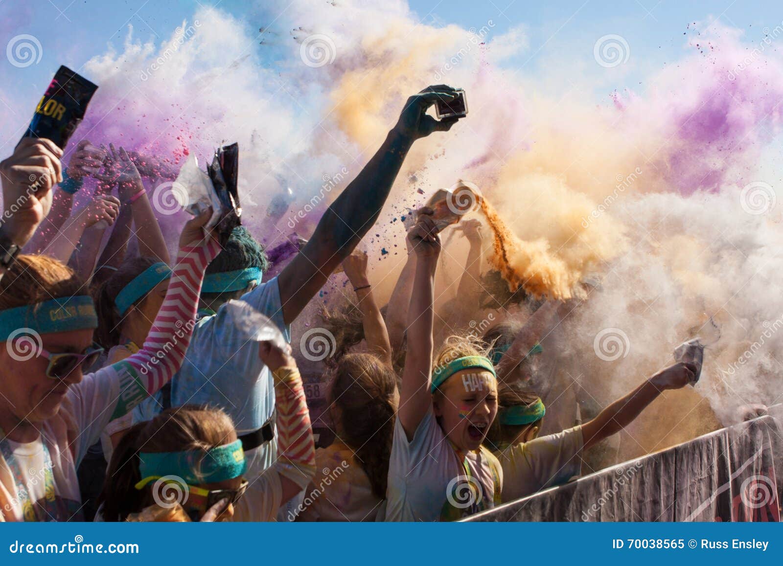 Runners Create Color Explosion with Packets of Colored Corn Starch ...