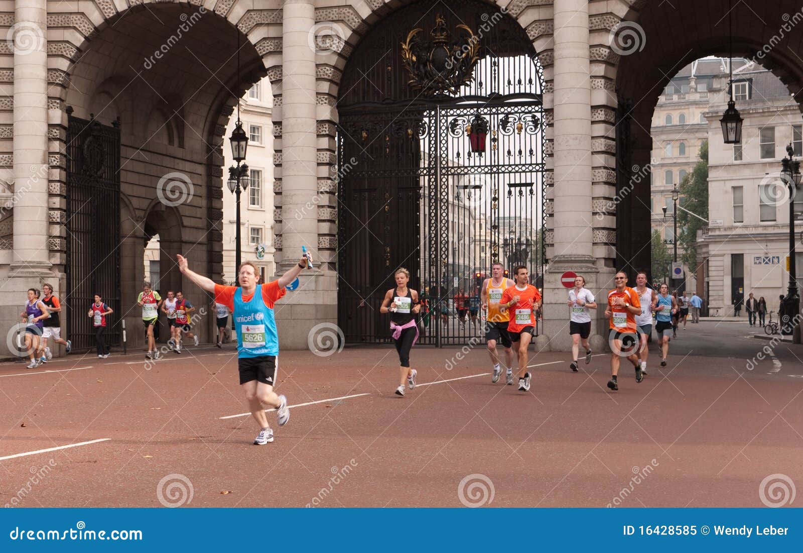 Runners in the Royal Parks Half Marathon, London Editorial Image ...