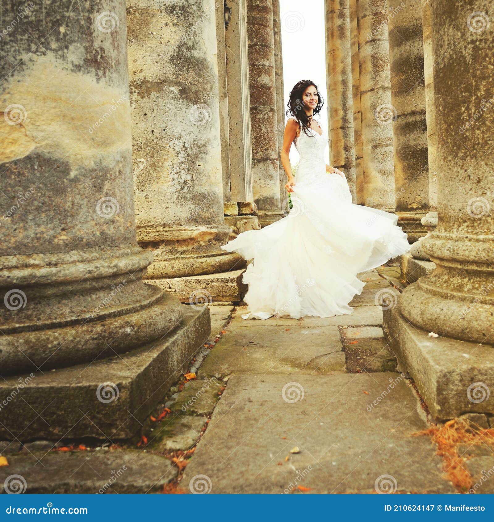 Running bride stock image. Image of freshness, happiness - 210624147